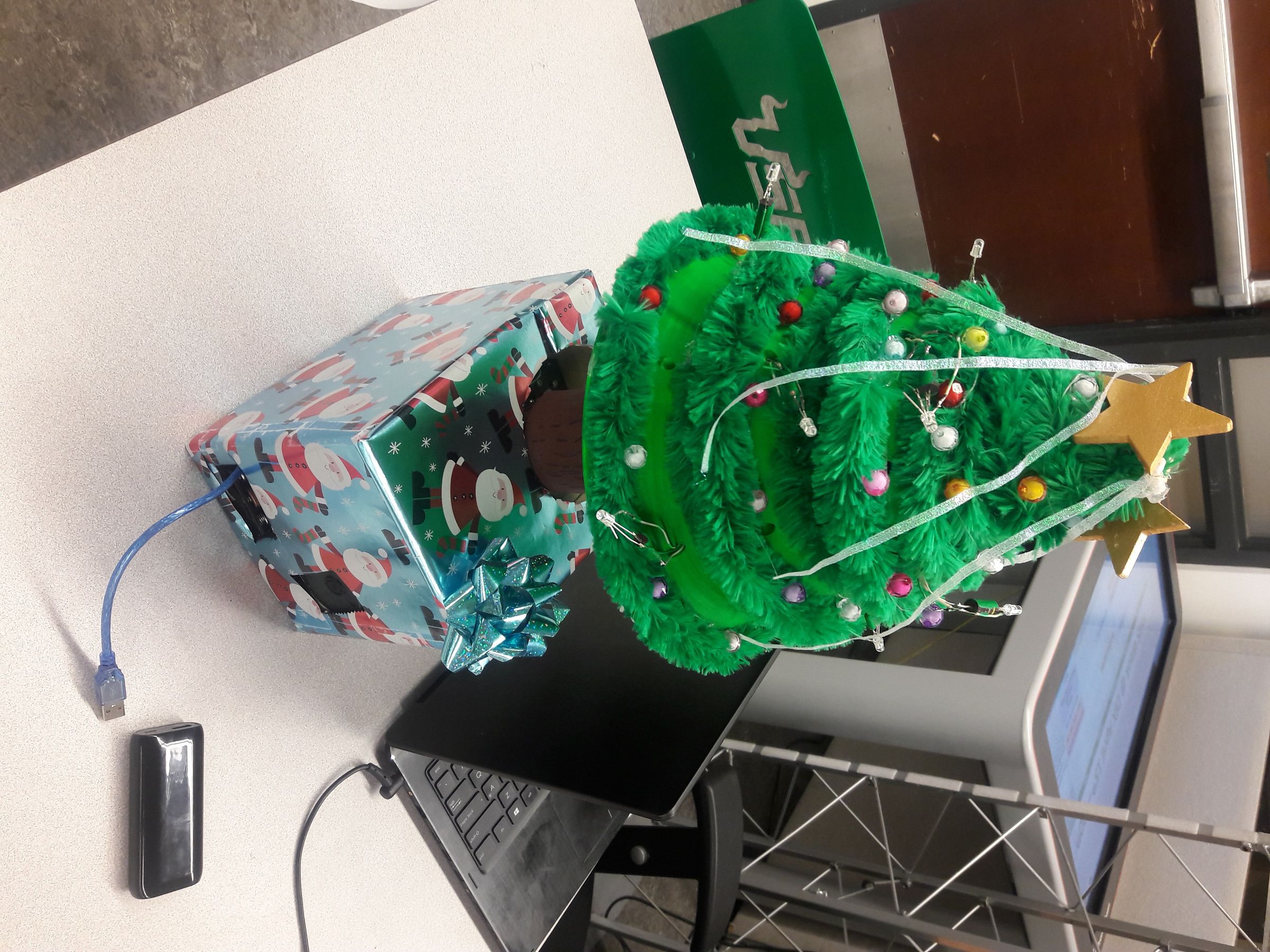 Spinning Xmas Tree : 3 Steps - Instructables