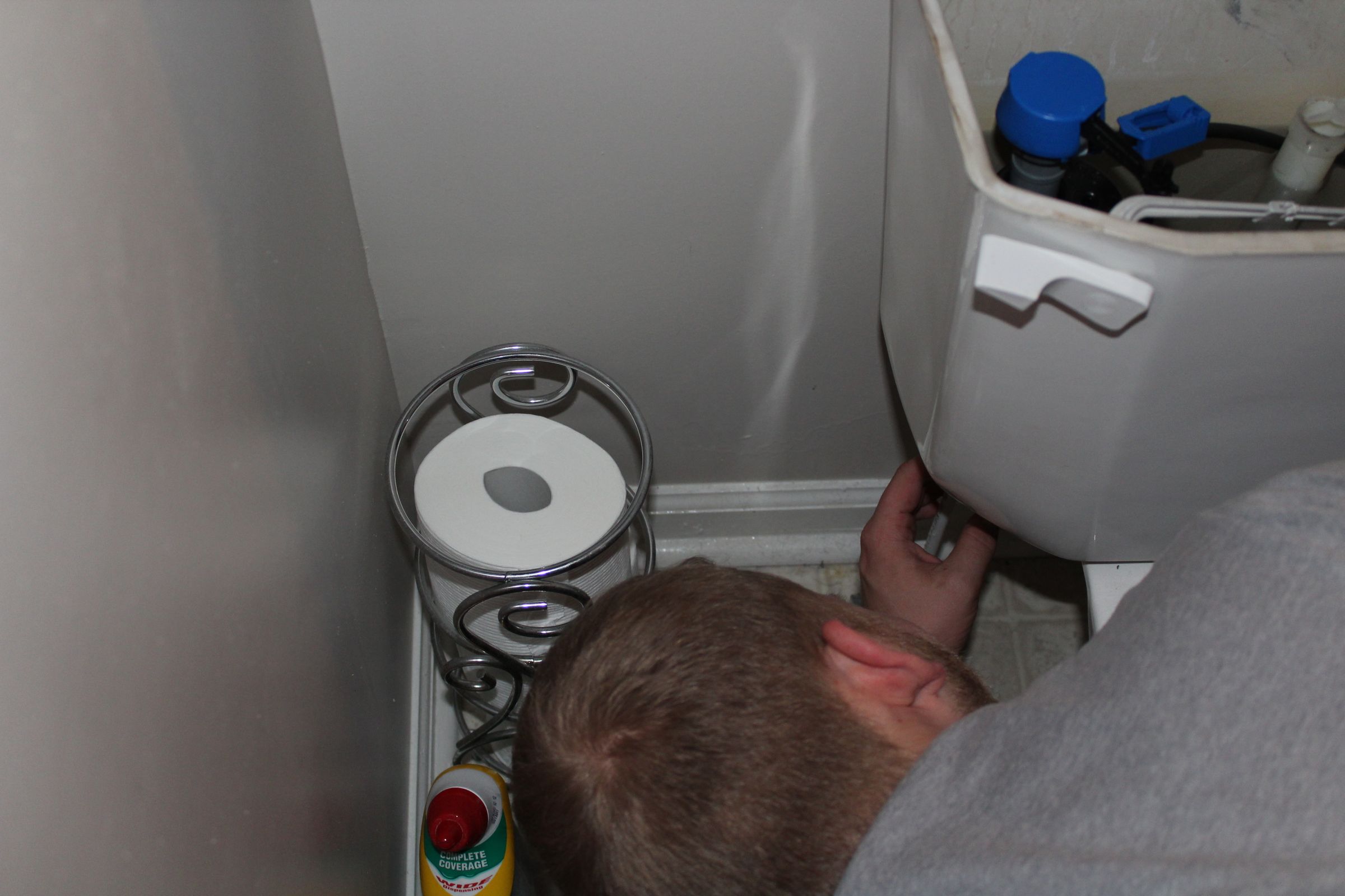 Replacing a Broken Toilet Flapper : 8 Steps (with Pictures) - Instructables