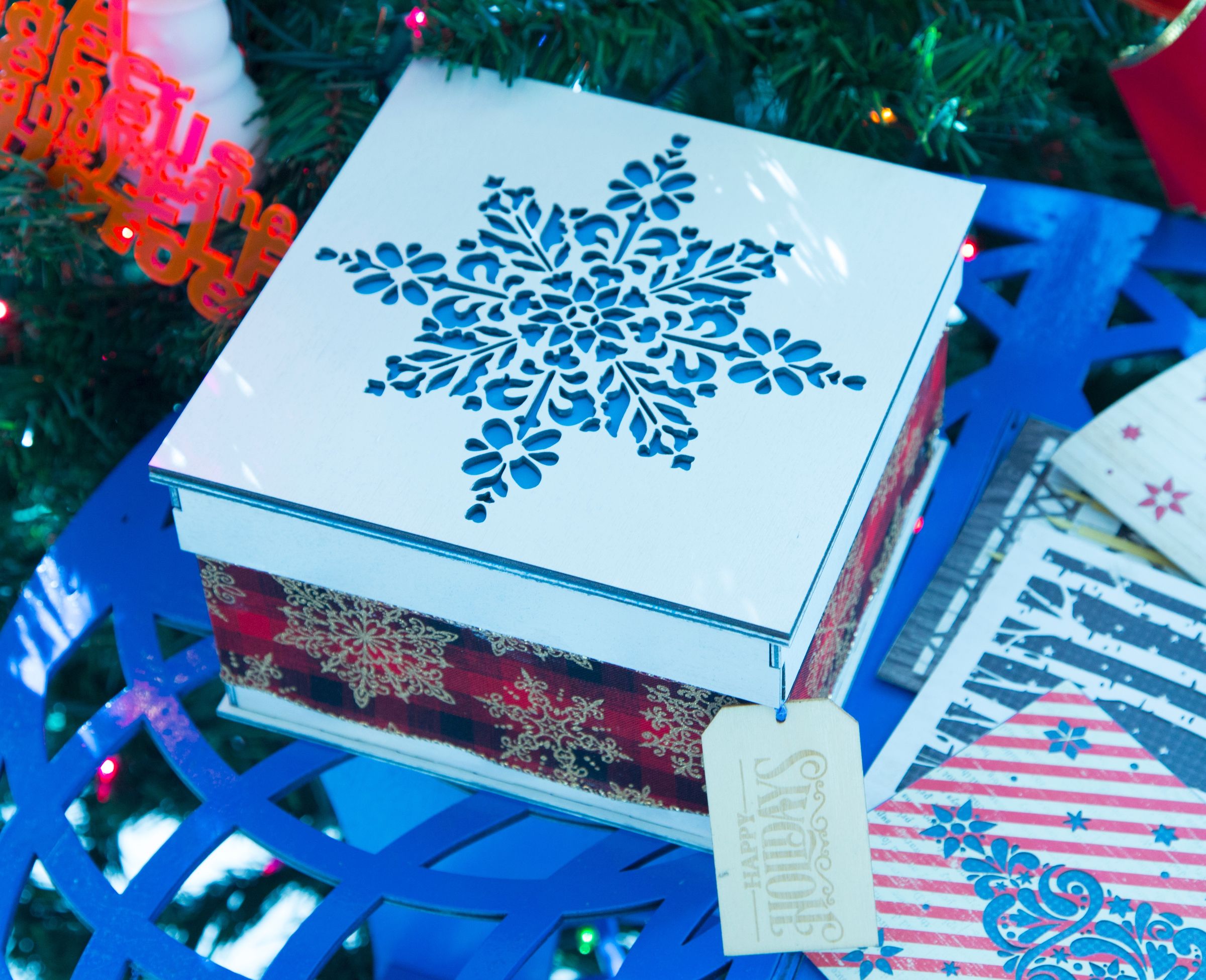 Holiday Box & Tags : 5 Steps - Instructables