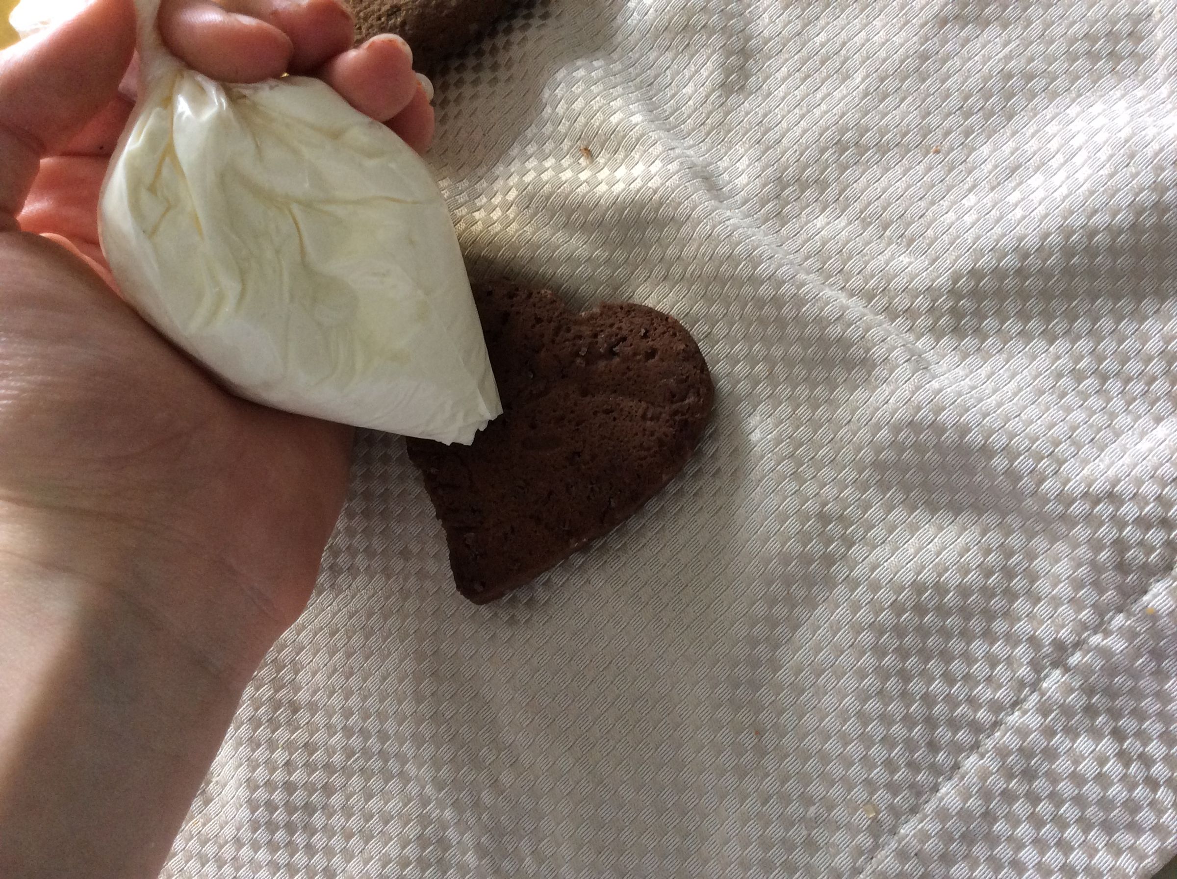 Heart Shaped Oreos Valentines DIY : 5 Steps (with Pictures) - Instructables