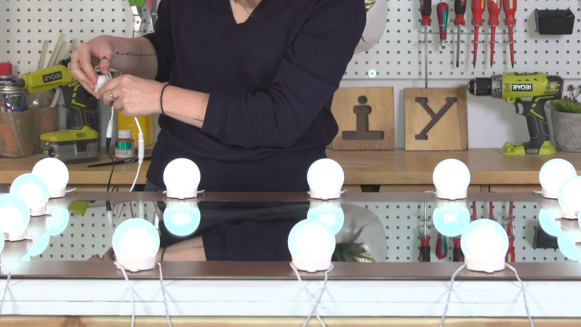 DIY Vanity Mirror : 16 Steps (with Pictures) - Instructables