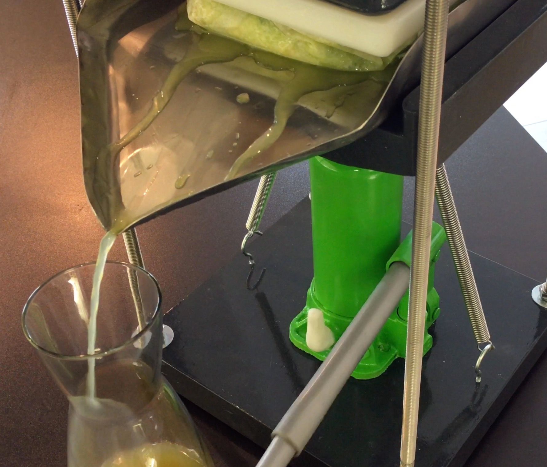 Make a 40$ Cold Juice Press! : 12 Steps (with Pictures) - Instructables