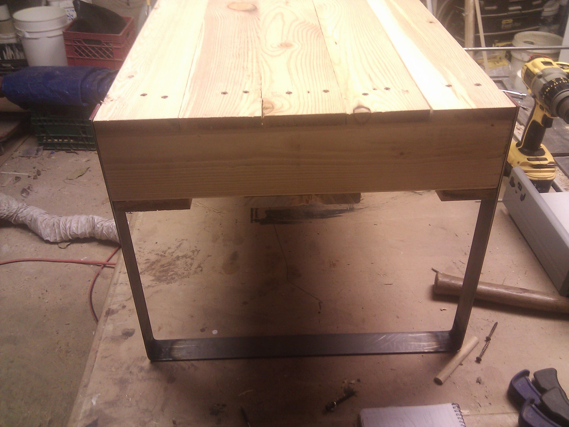 Modern Reclaimed Wood Coffee Table (Pallet/Skid Table) - Instructables