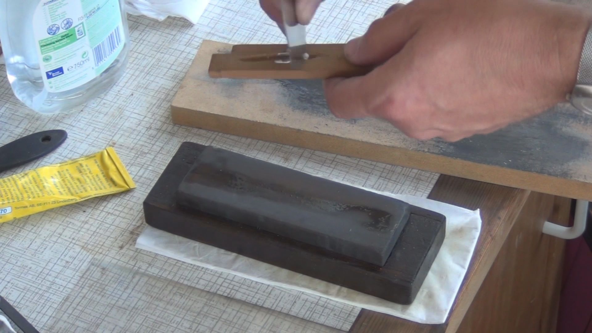 How to Sharpen a Convex Card Scraper : 8 Steps (with Pictures ...