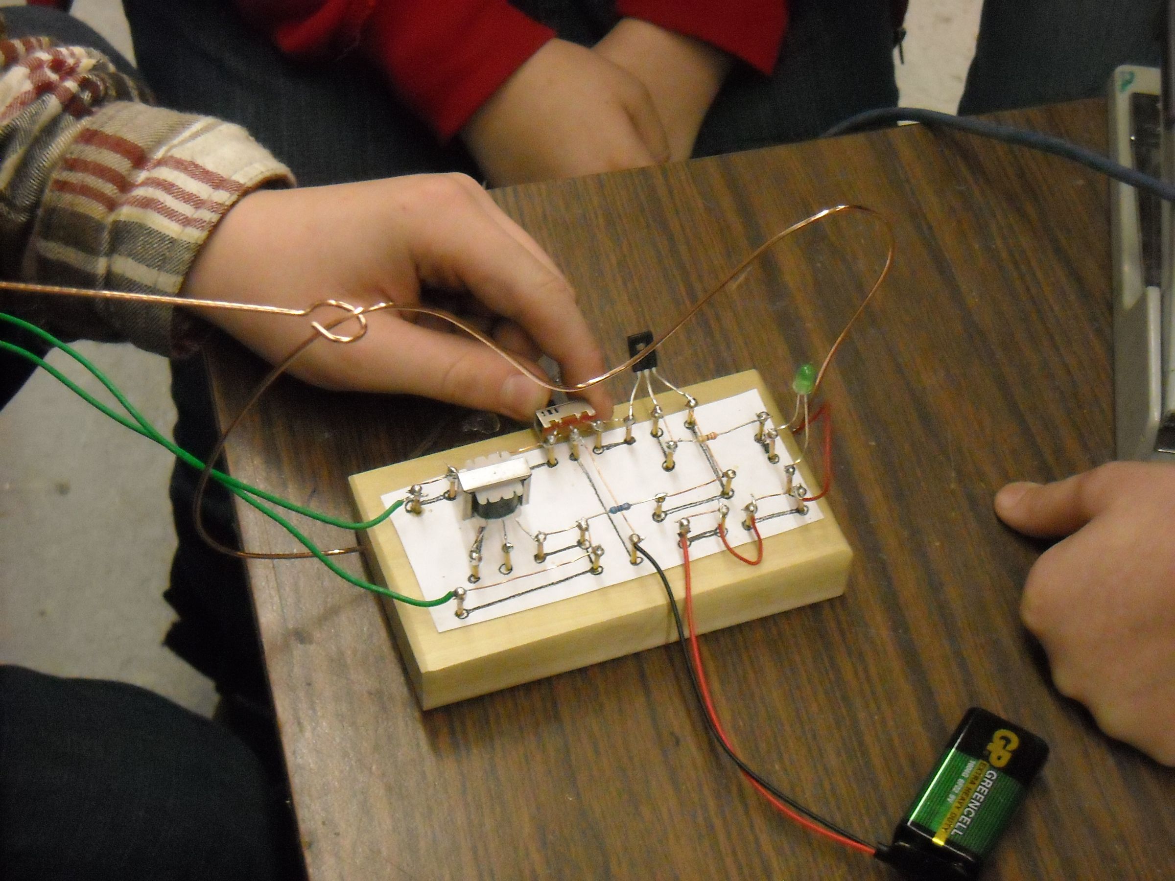 A Wire Maze With an Electronics Twist : 11 Steps (with Pictures ...