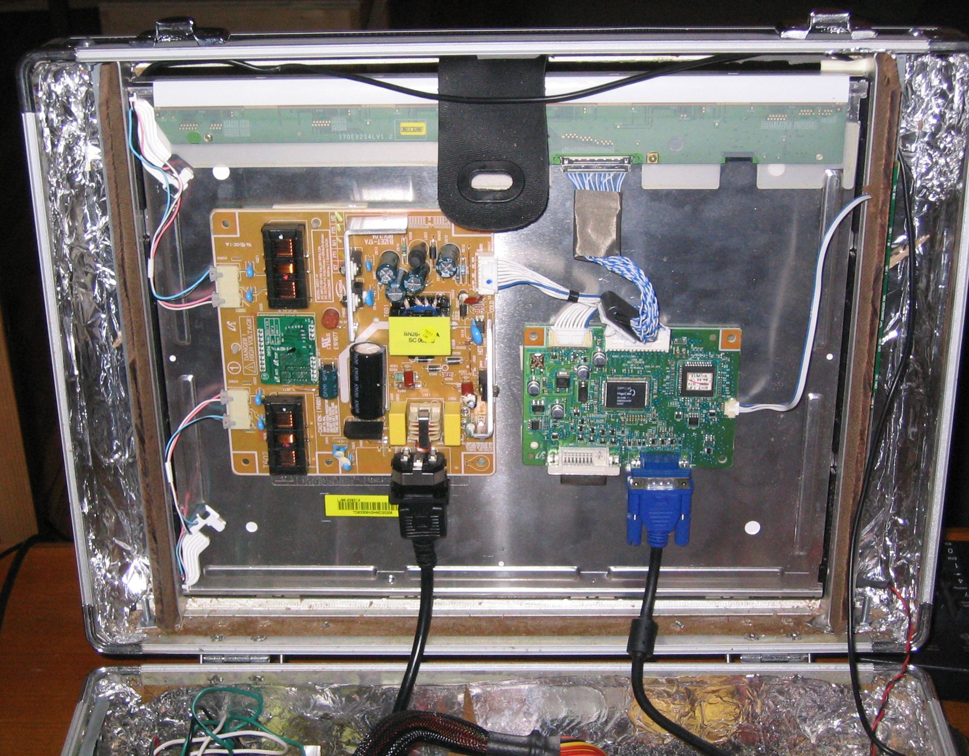 (Suit)case Mod : 4 Steps - Instructables