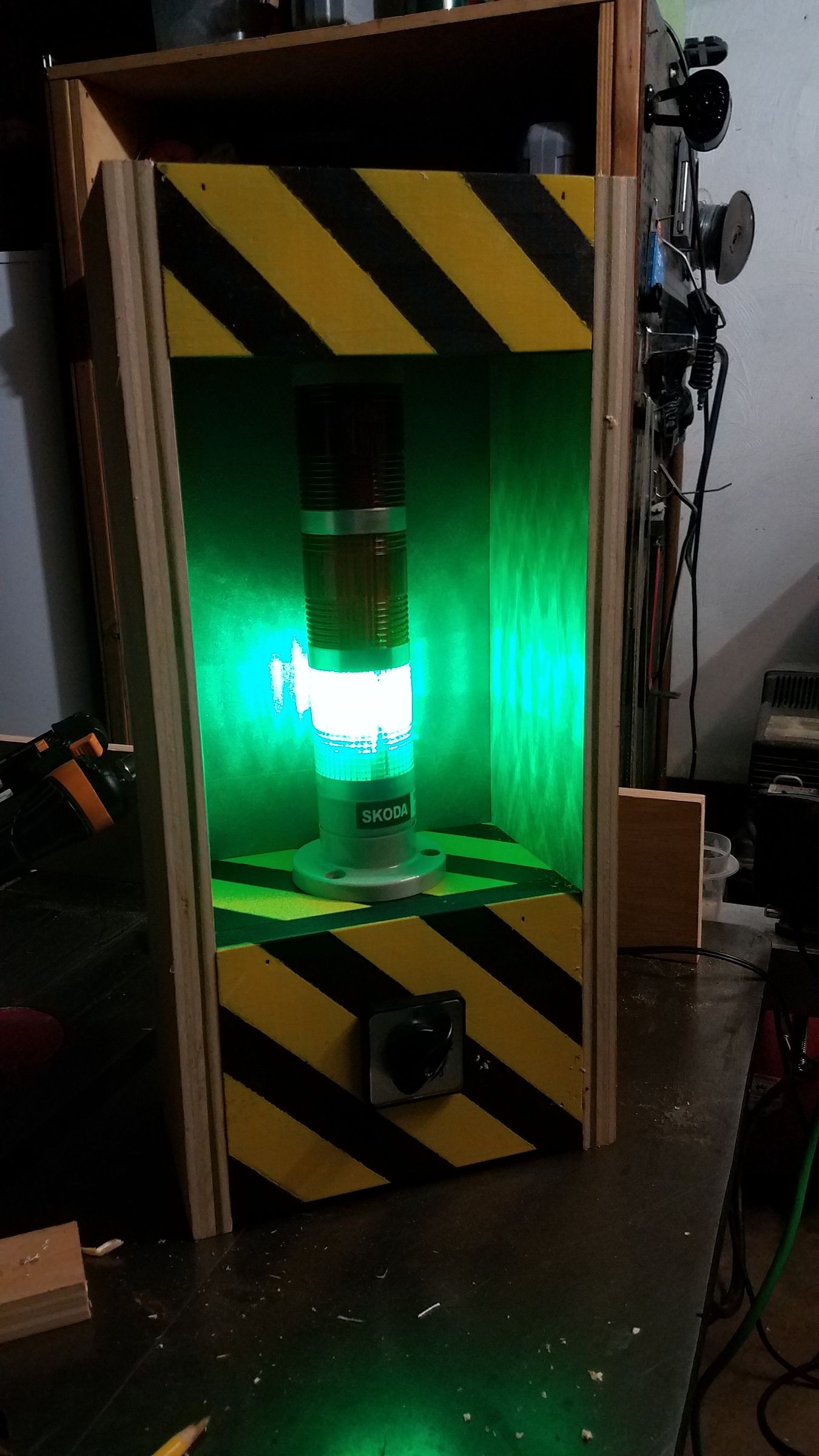 DIY Classroom Stoplight (Noise Management Tool) : 12 Steps (with ...