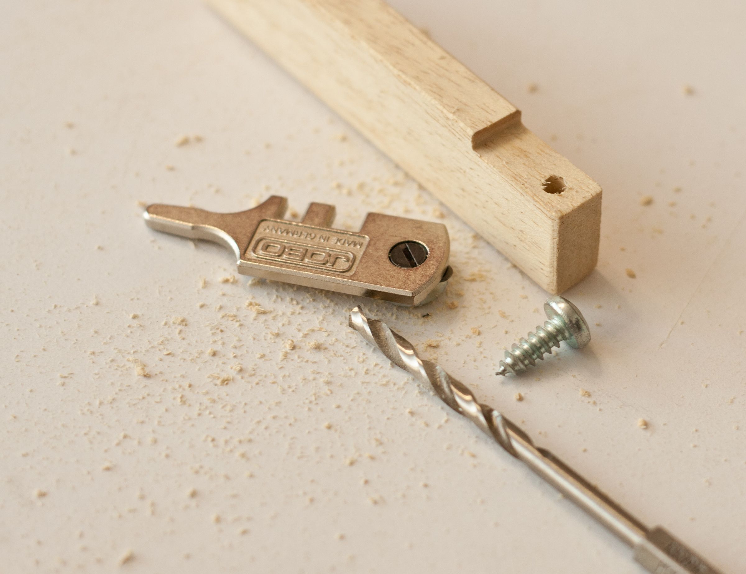 Easy Glass Bottle Cutter Made Up of Common Parts [UPDATED... Again ...