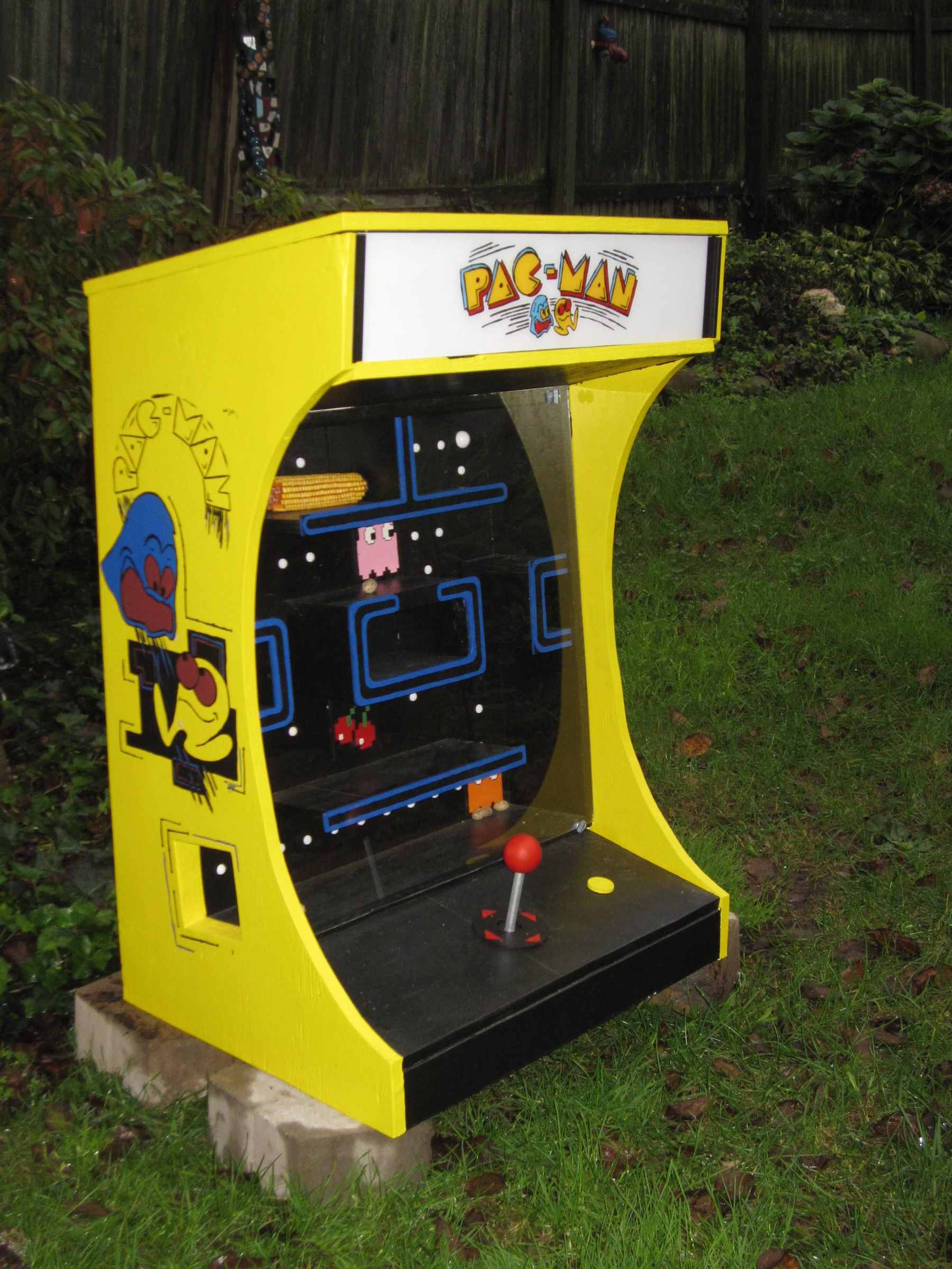 Pac Man Squirrel Feeder : 8 Steps (with Pictures) - Instructables