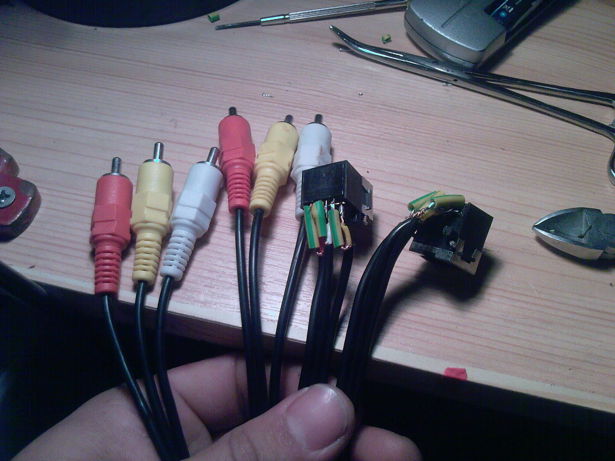 How to Send a Video and Audio Signal Over Patch Cable : 5 Steps ...