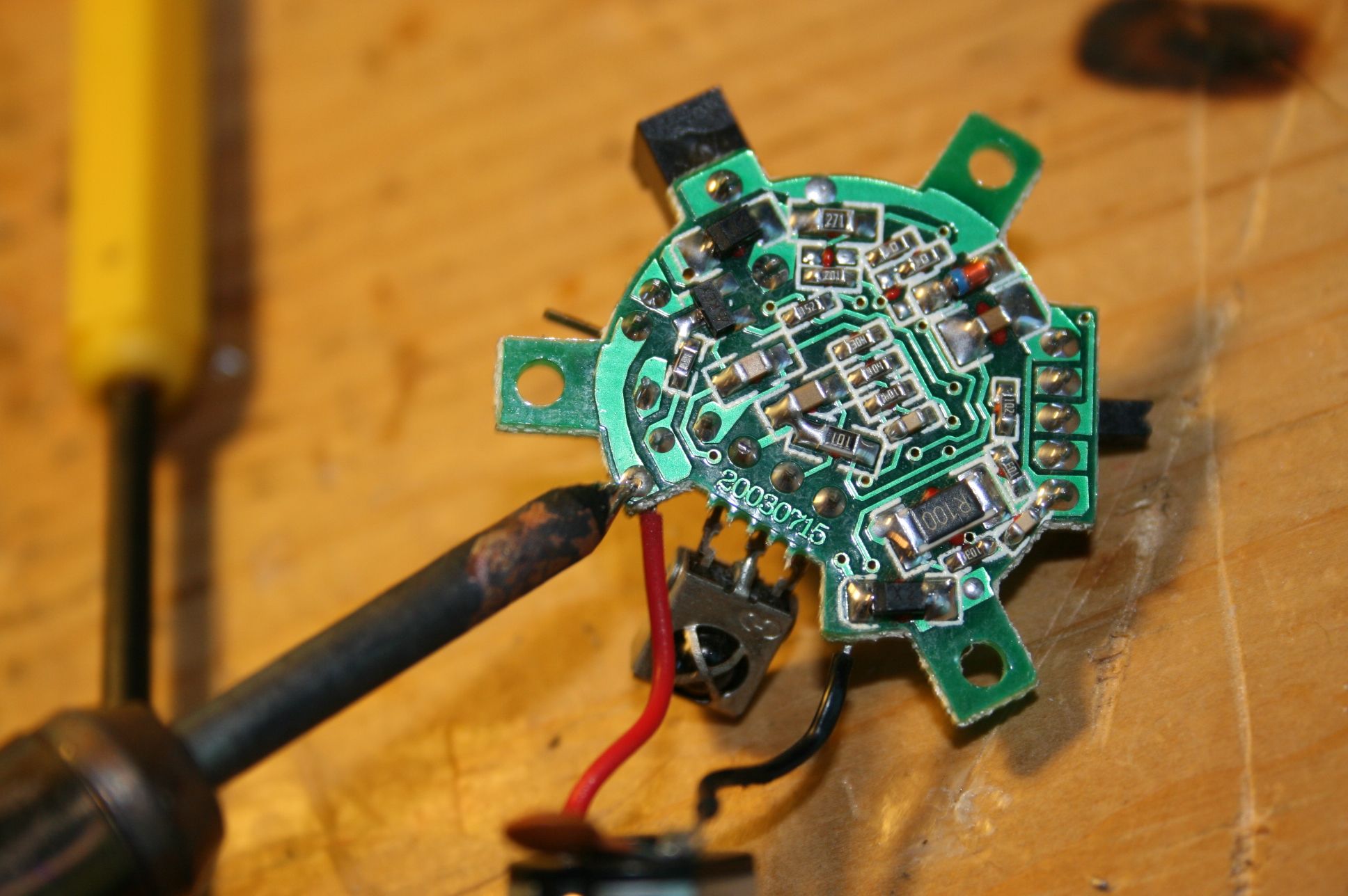 Harvesting Electronic Parts : 3 Steps - Instructables