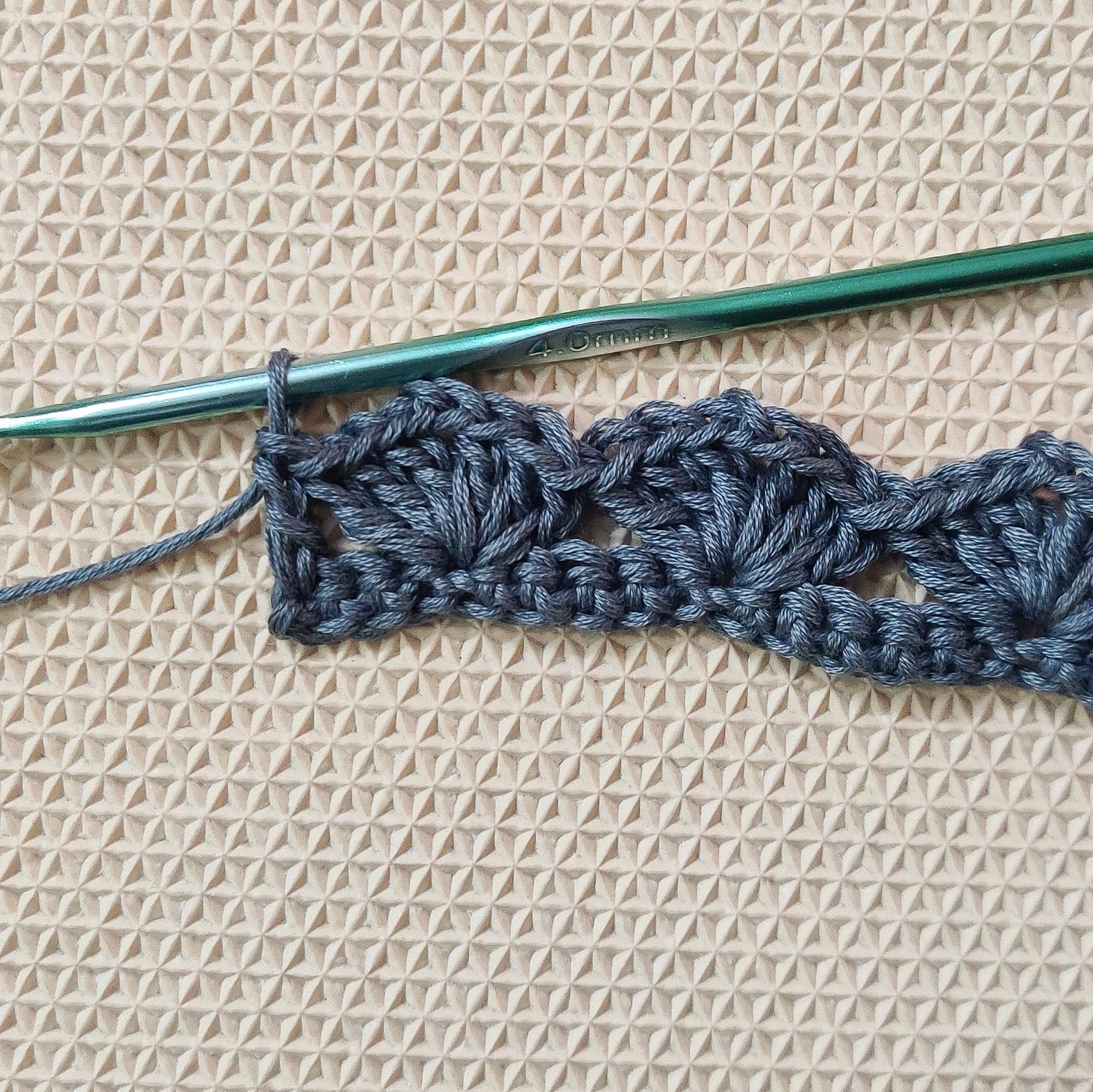 Easy Crochet Table Runner Pattern With Shell Stitch : 6 Steps (with ...