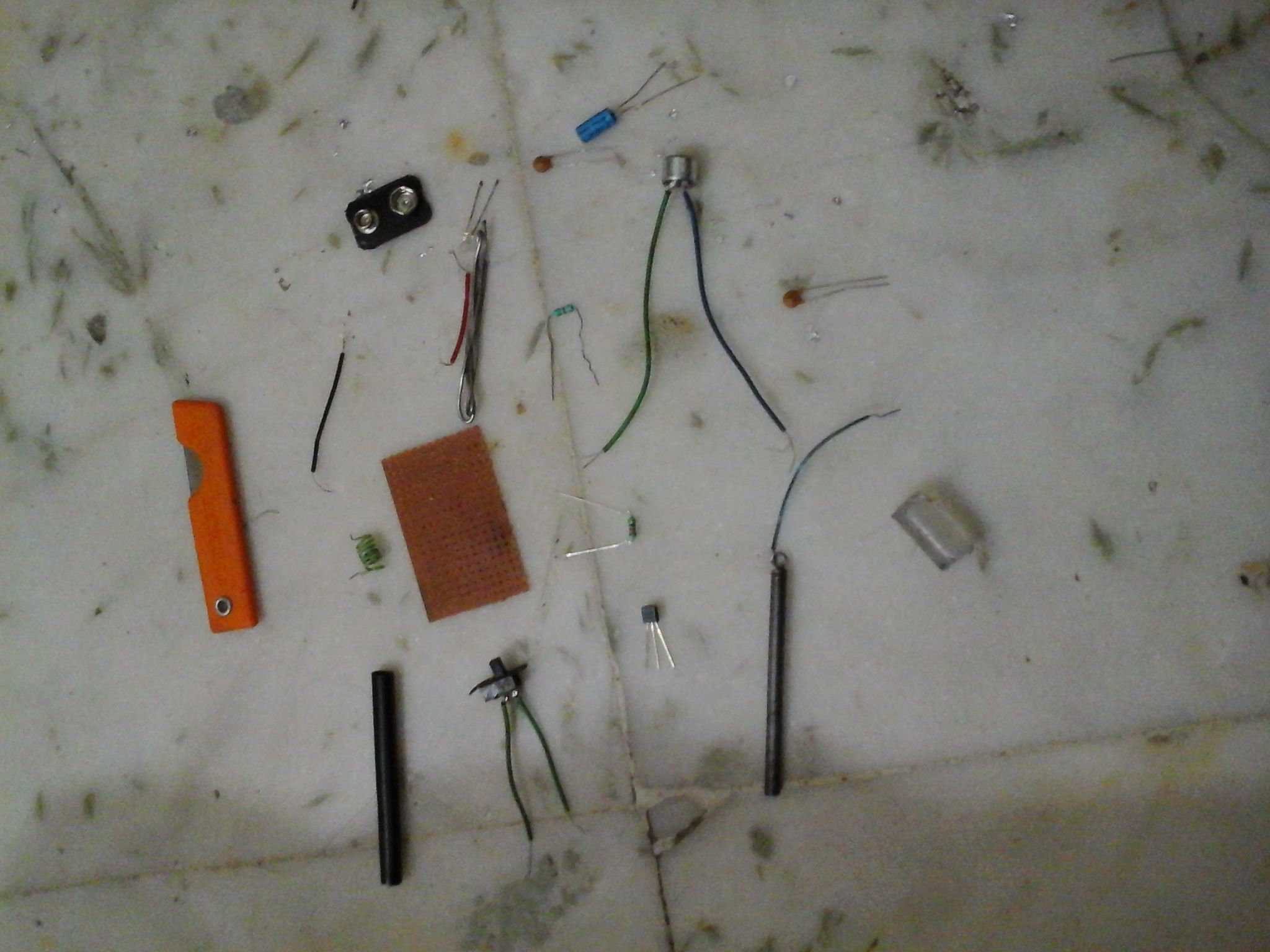 Mini Fm Transmitter : 4 Steps - Instructables