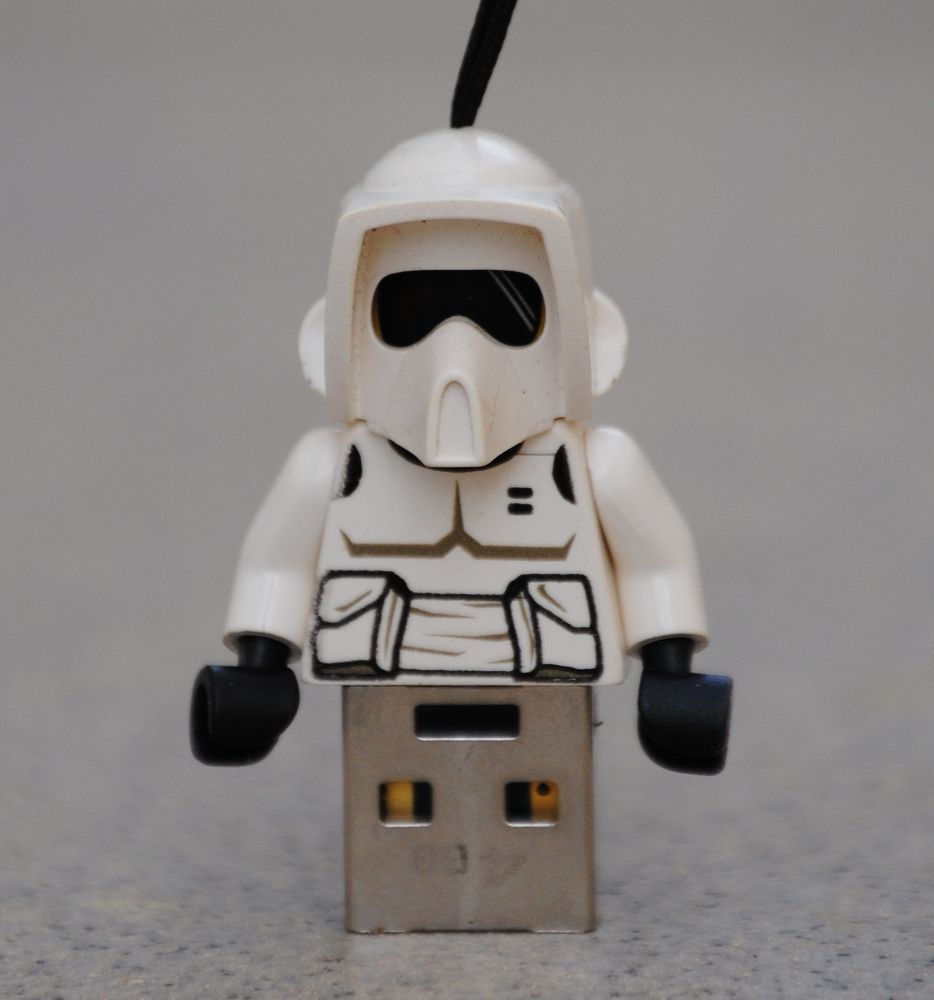 Lego Minifig USB Keychain : 7 Steps - Instructables