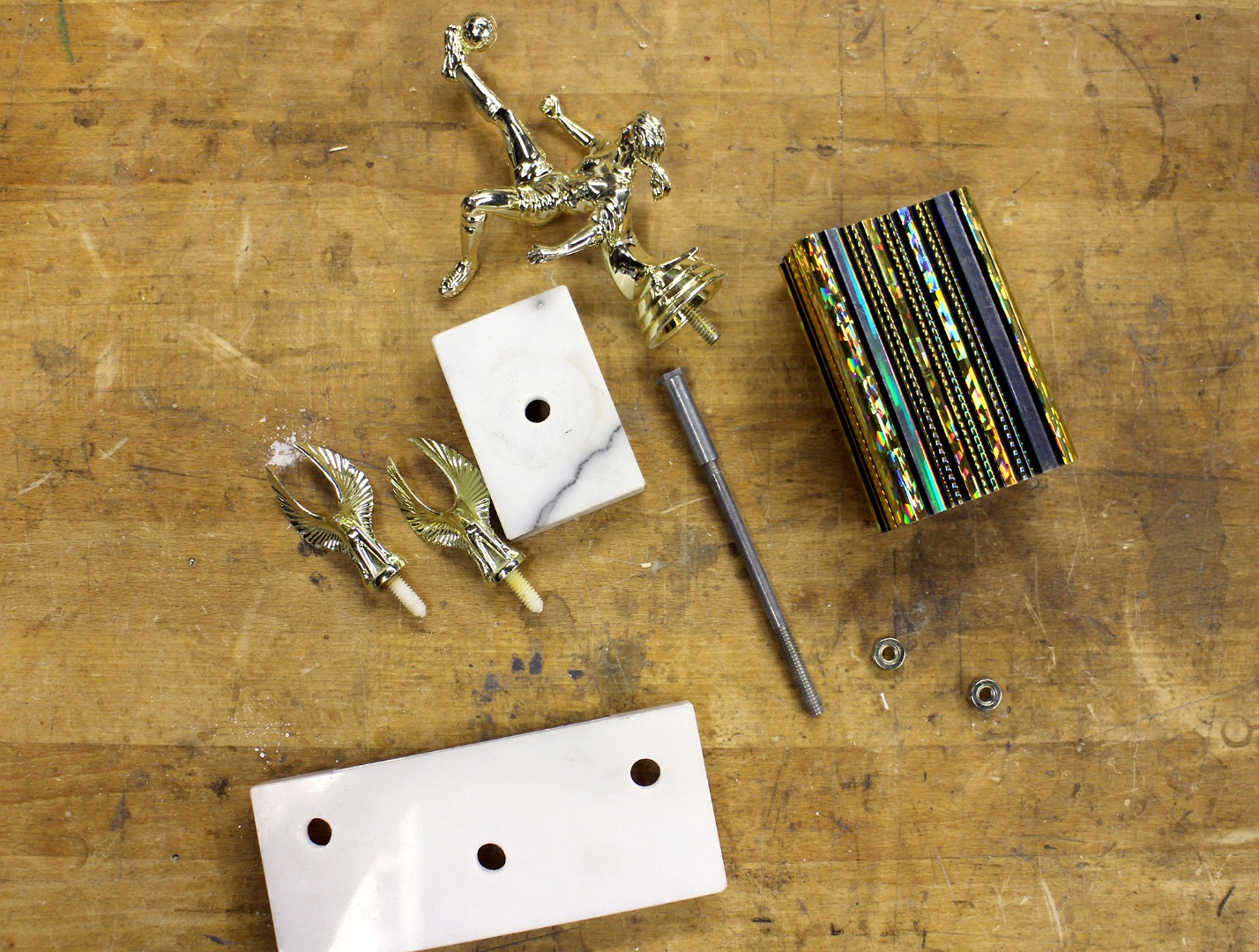 Trophy Bottle Topper : 4 Steps (with Pictures) - Instructables