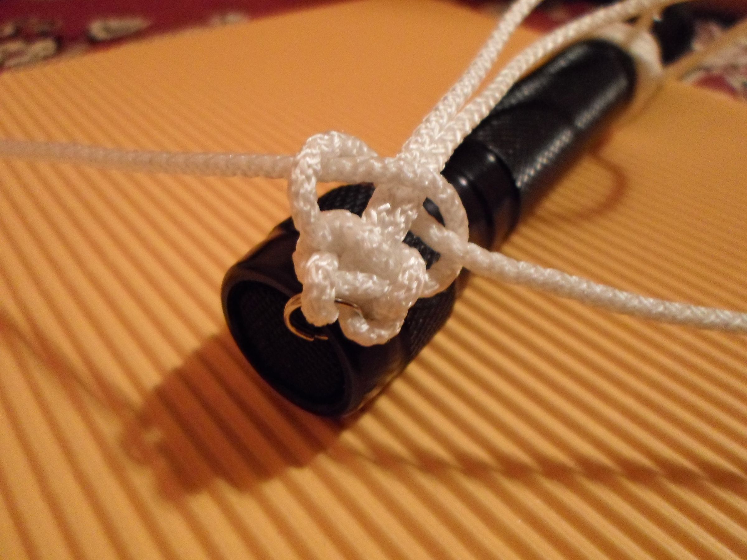 Flashlight Paracord Strap - Instructables