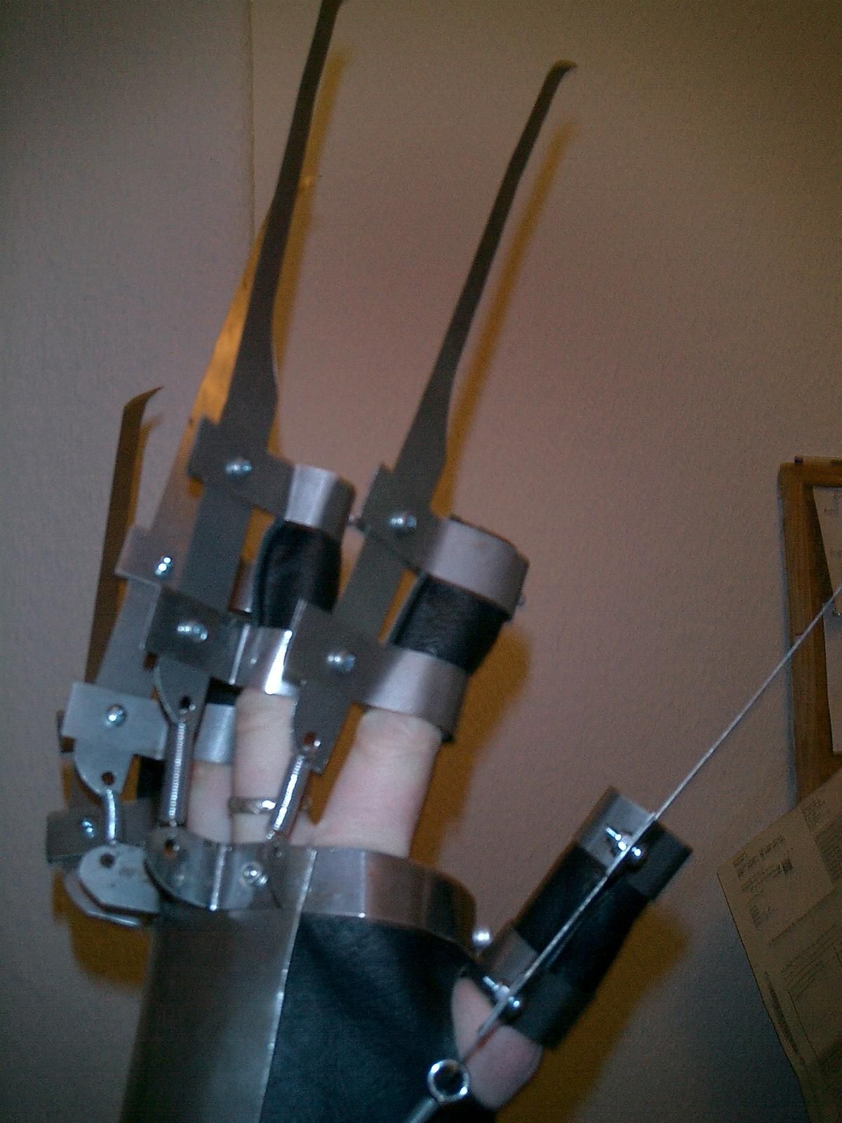 Assassin's Claws - Edward's Scissor-Hands : 6 Steps - Instructables