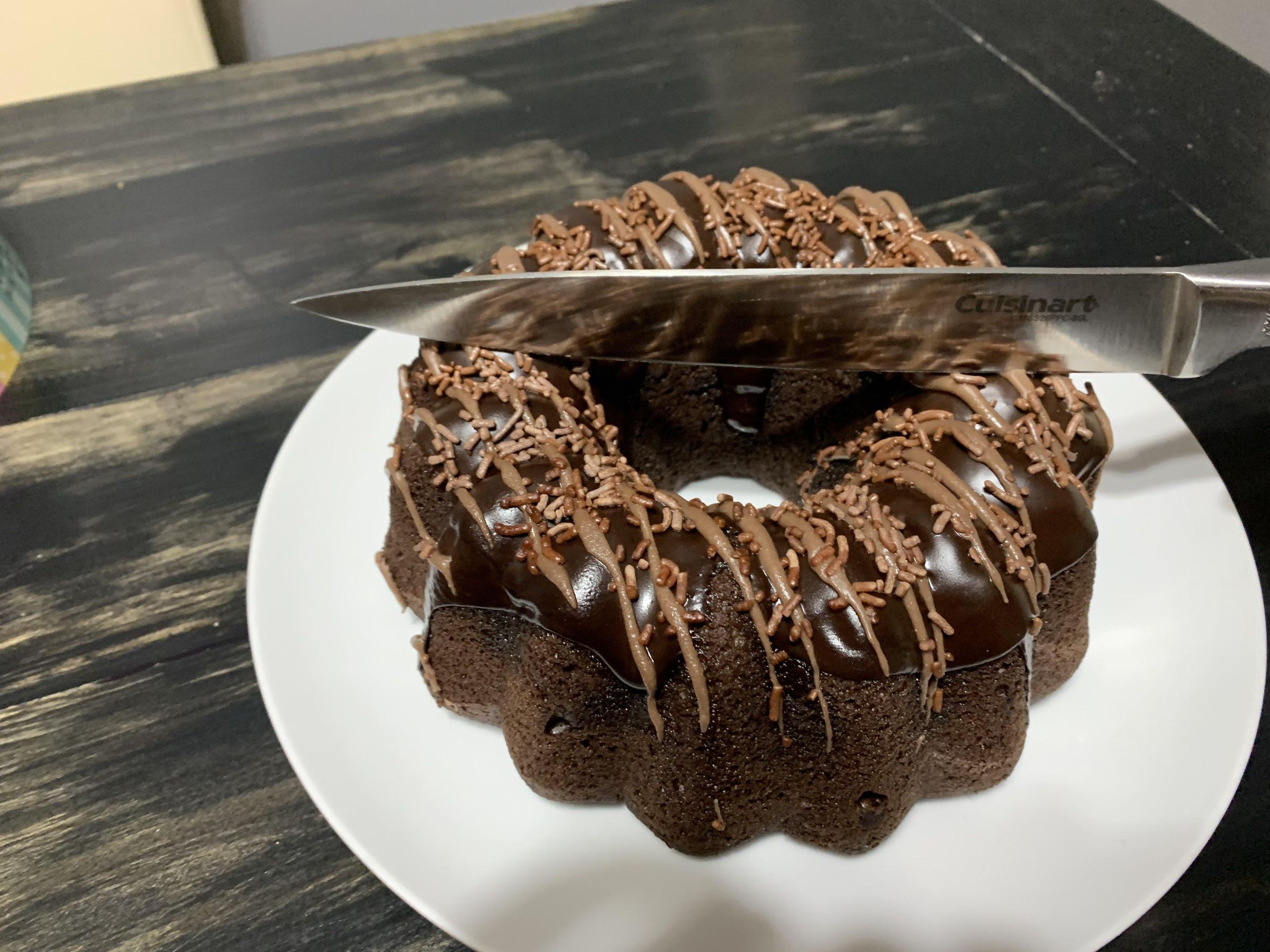 How to Cut a Round Cake : 9 Steps - Instructables