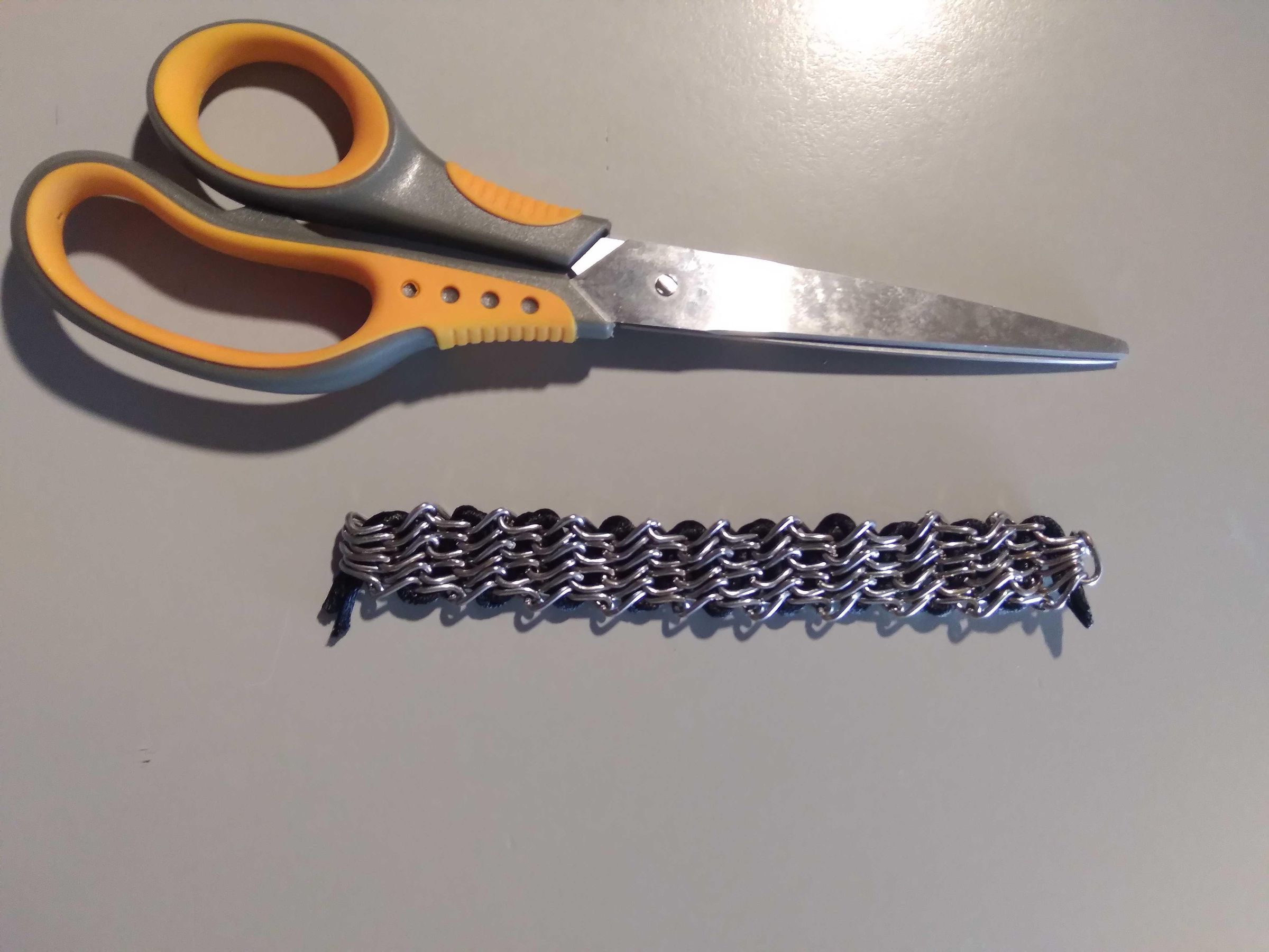 Chain and Intertwined Thread Bracelet : 6 Steps - Instructables