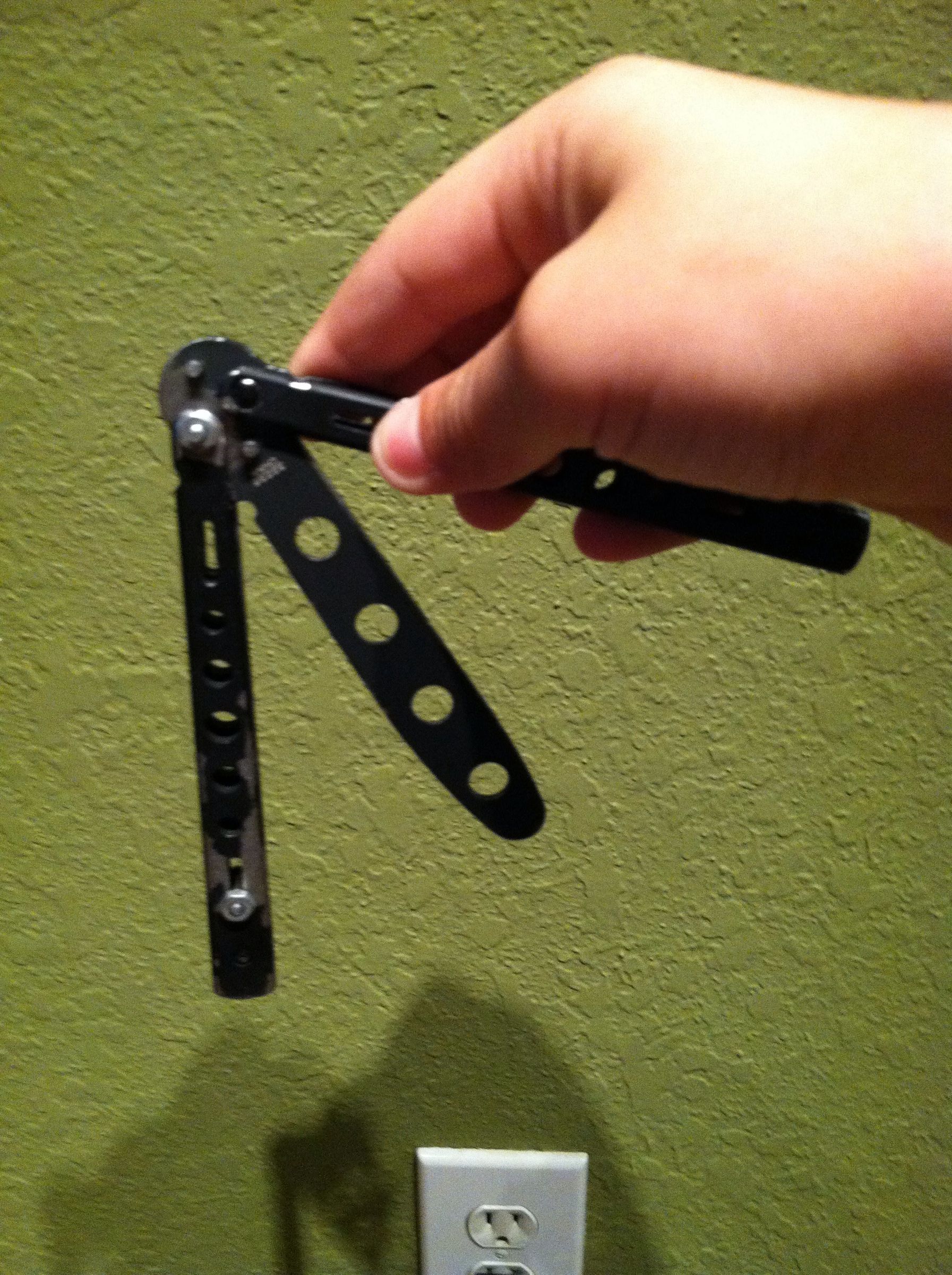 How to Use a Balisong Knife (simple Open and Close) : 9 Steps ...