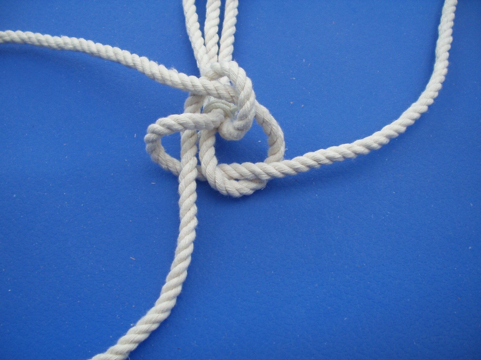 Manrope Knot Whisk Broom : 12 Steps (with Pictures) - Instructables