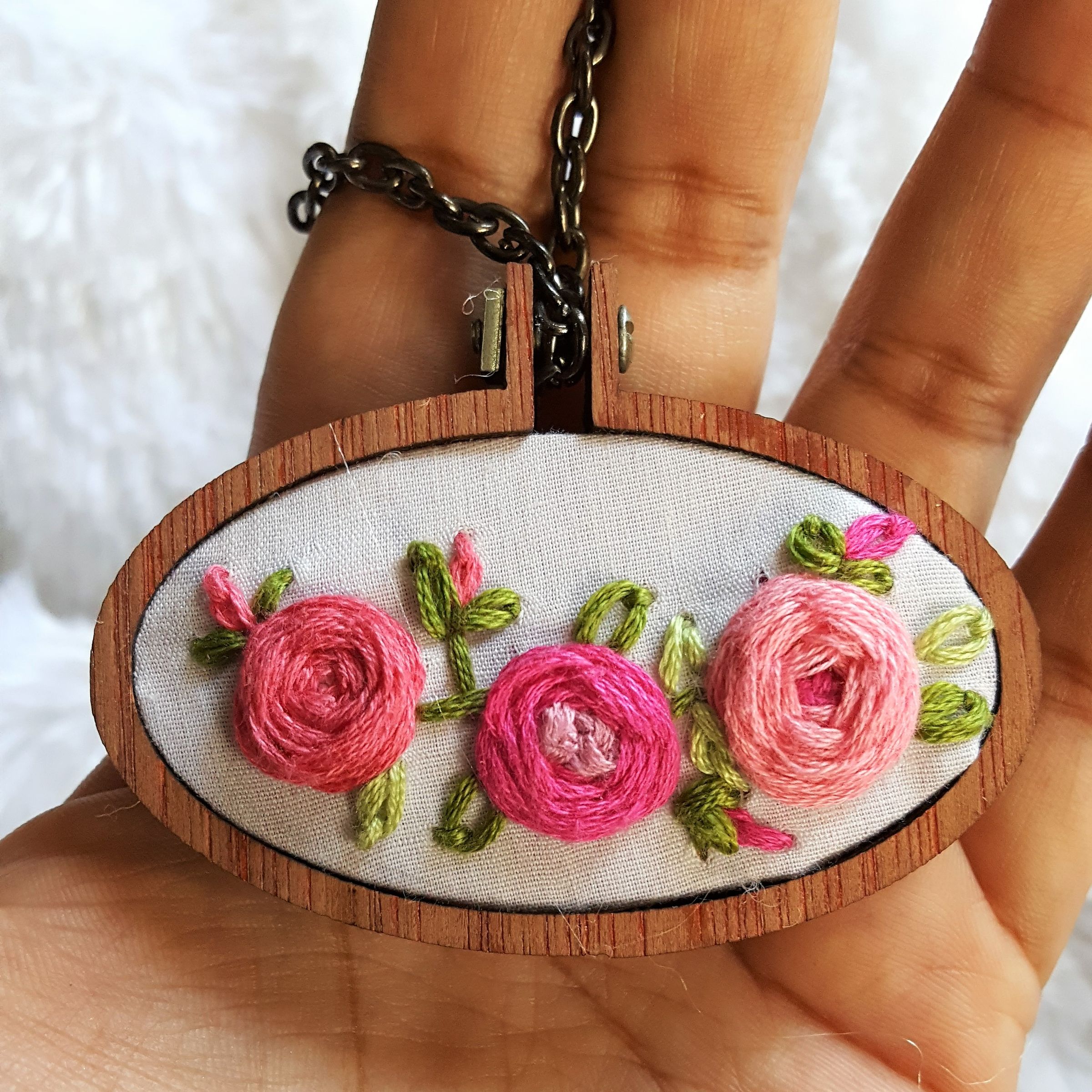 Pocket Sized Embroidery Hoop. : 5 Steps (with Pictures) - Instructables