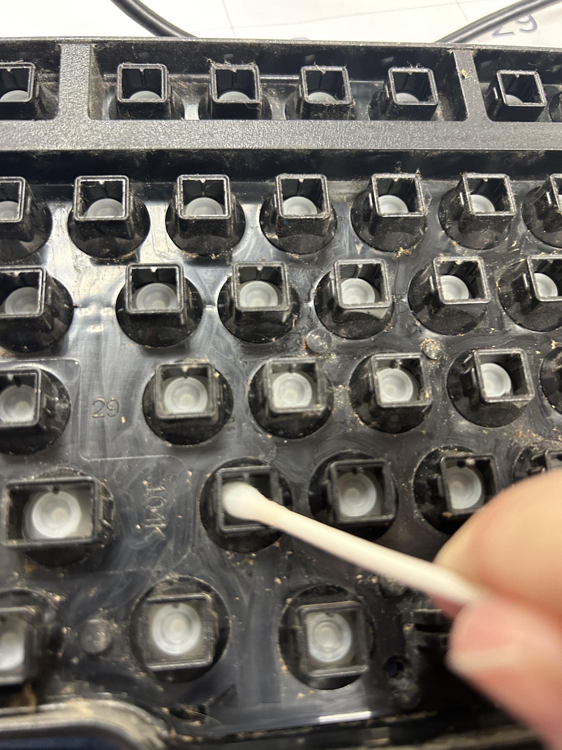Cleaning Your Keyboard Safely : 7 Steps (with Pictures) - Instructables
