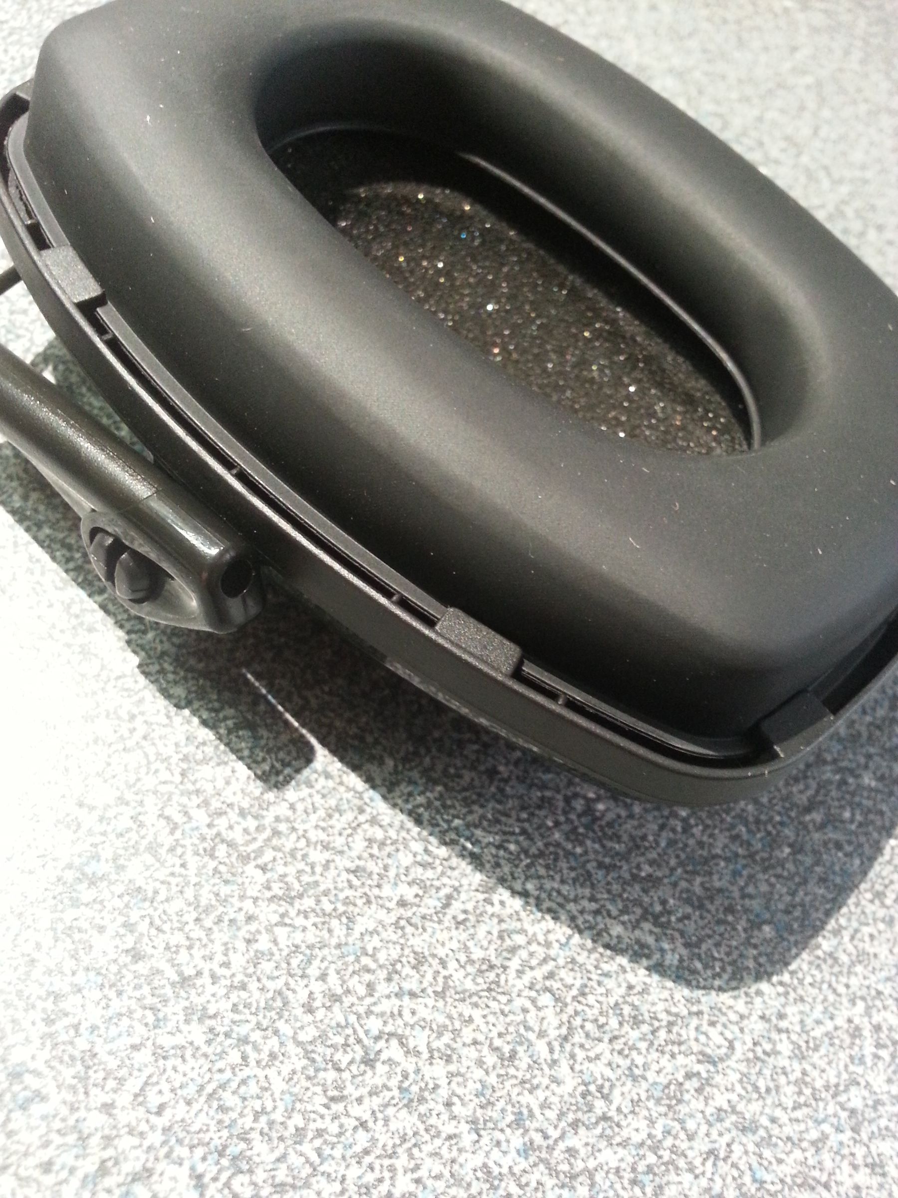 DIY Super-Noise-Canceling Headphones : 6 Steps - Instructables