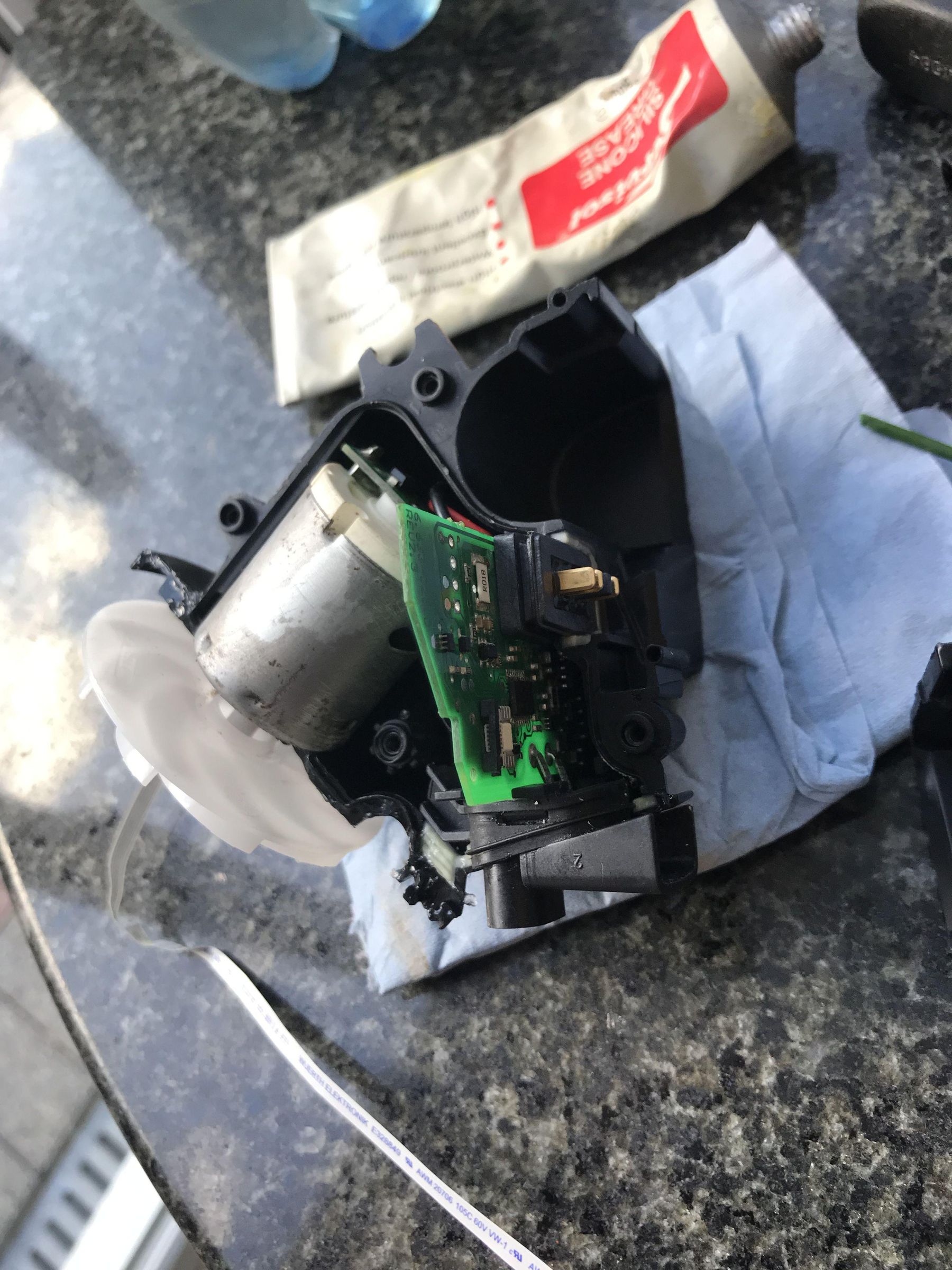 Karcher WV5 Window Vac Switch Won't Start, FIXED (Water / Corrosion on ...
