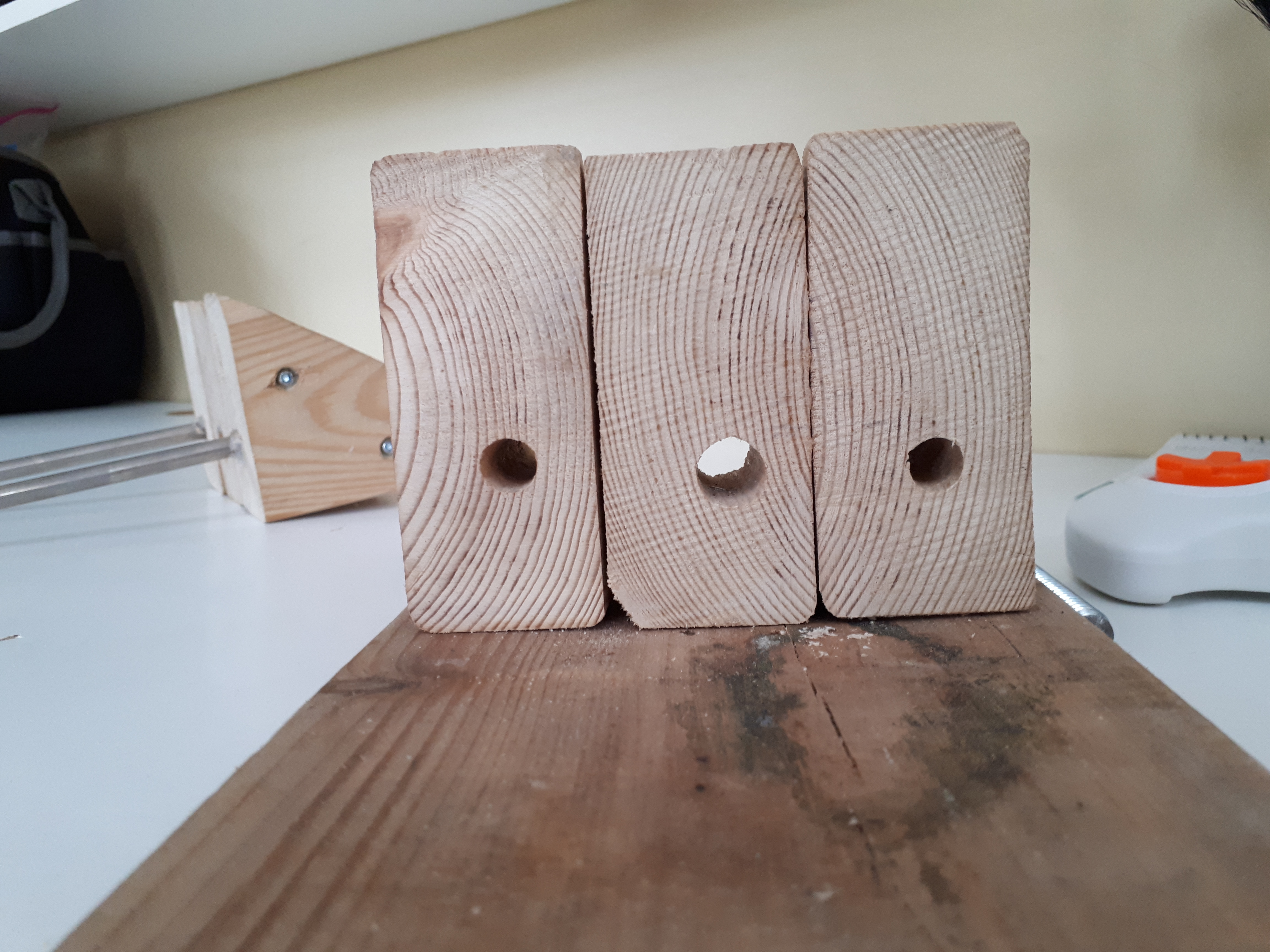 Simple Vise for Beginners (Minimal Tools) : 9 Steps - Instructables