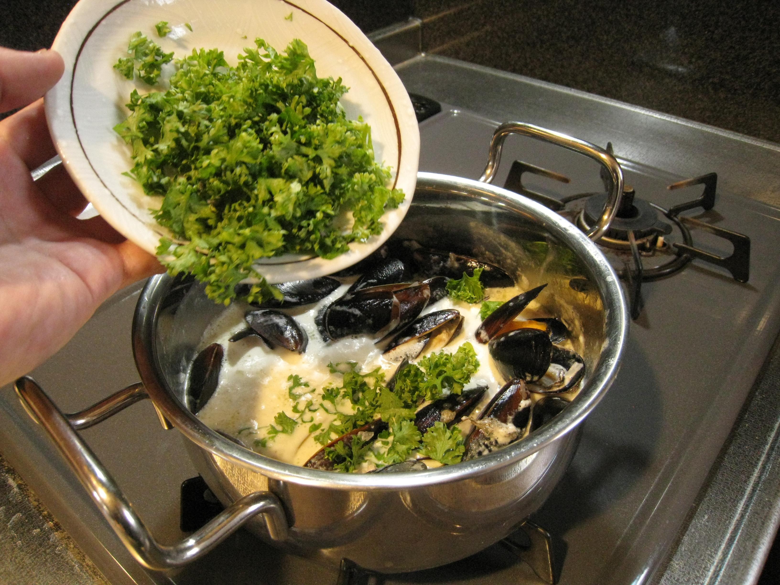 A Spoon & Soup by Making From Mussel : 4 Steps - Instructables