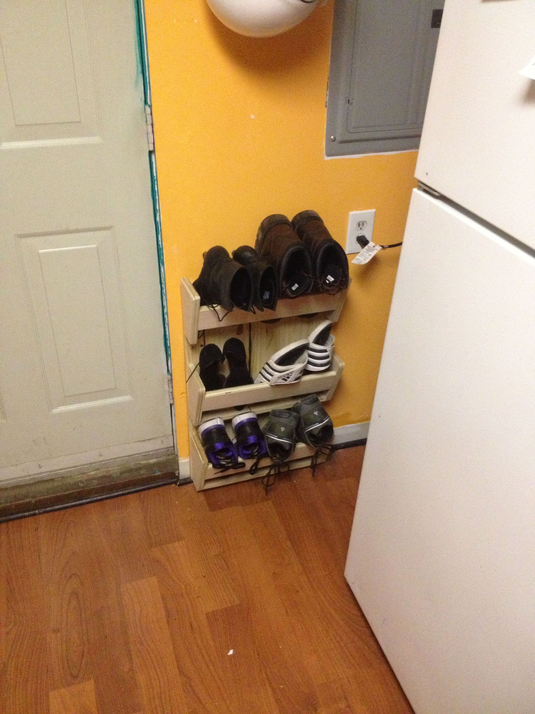 Simple Shoe Rack Free From Techshop Scaps : 4 Steps - Instructables