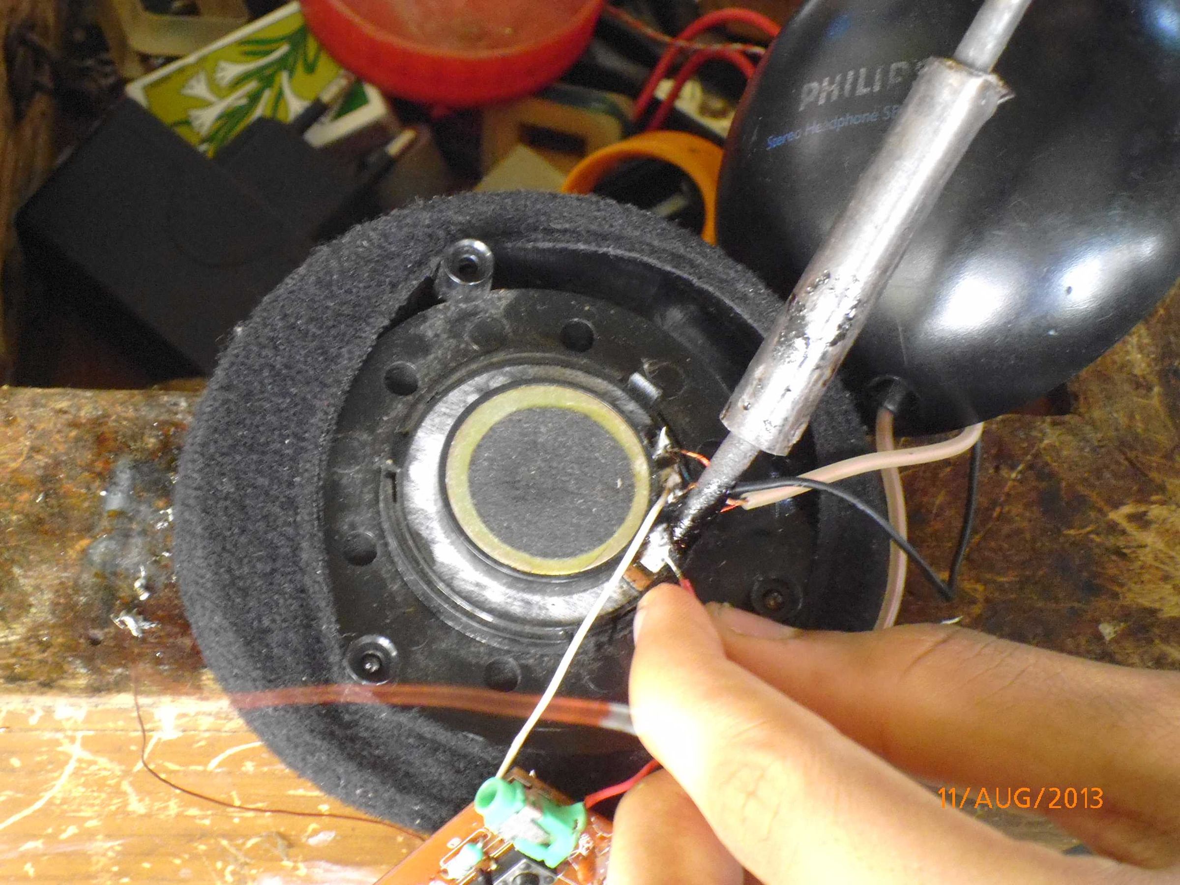 DIY- HOW TO MAKE WIRELESS HEADPHONES : 8 Steps (with Pictures ...