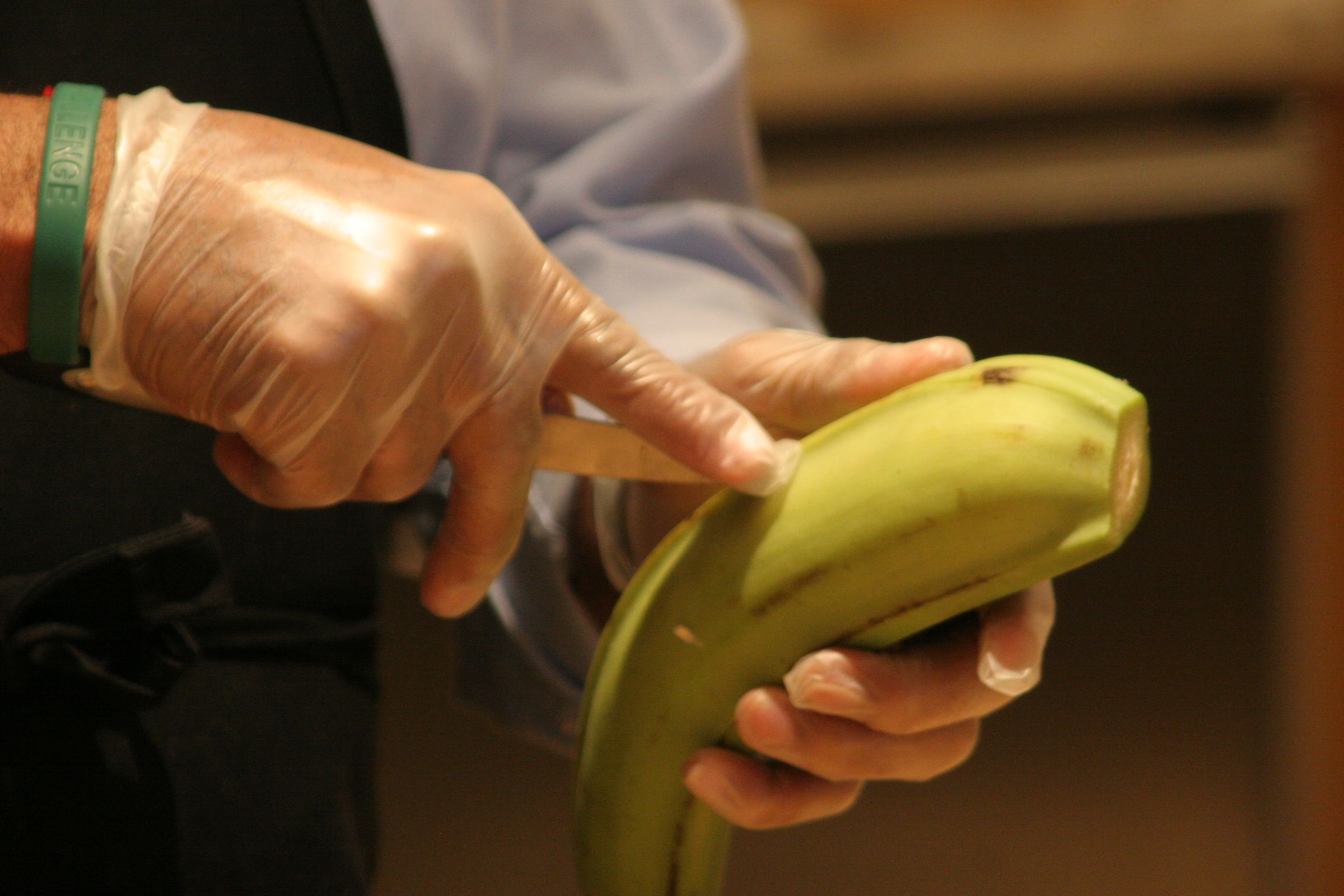 Green Plantains: a Crash Course With Pics and Video on How to Peel, Cut ...