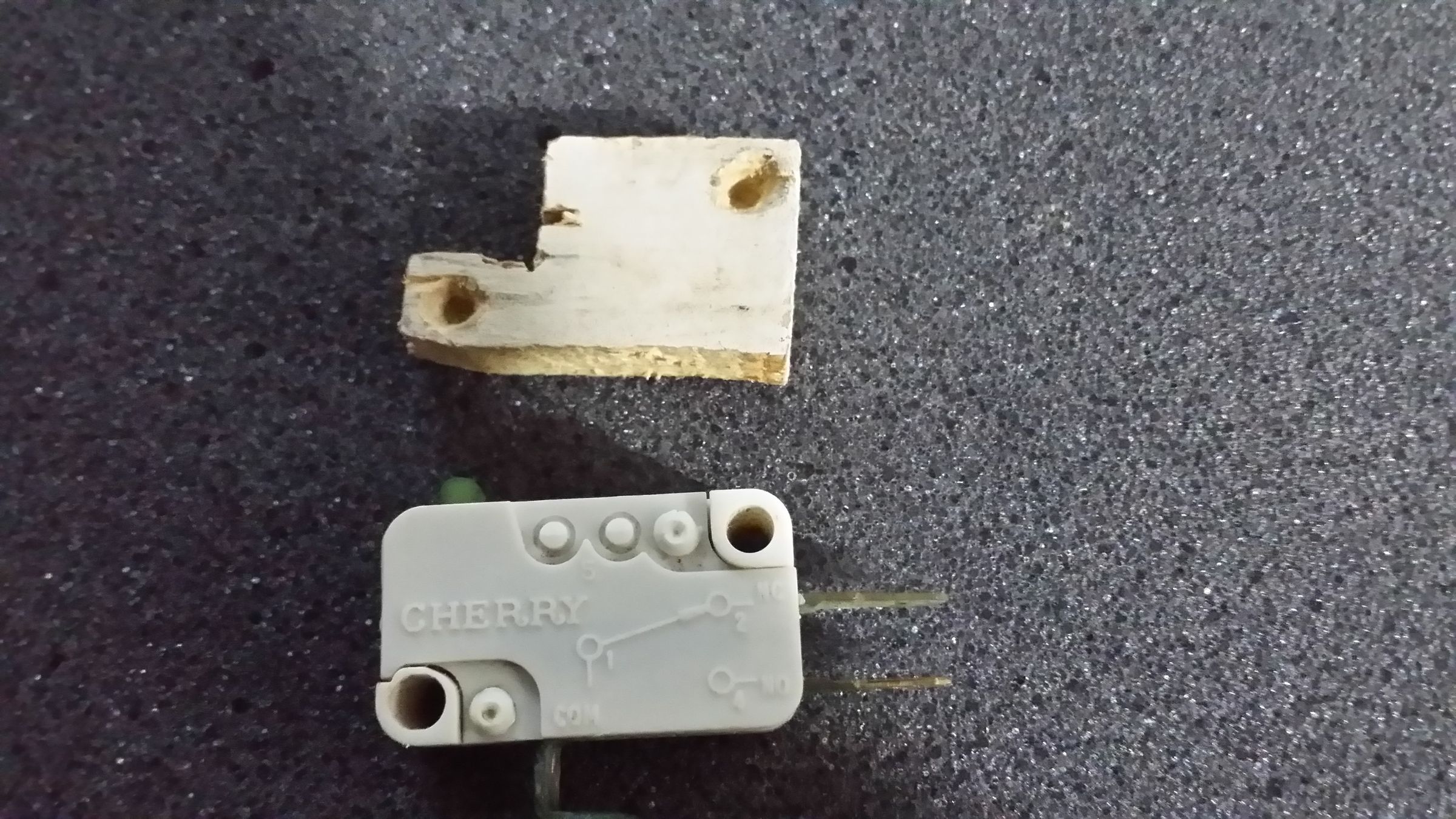 DIY CHERRY MICROSWITCH FOR ARCADE BUTTONS (Warning! Janky) : 6 Steps ...