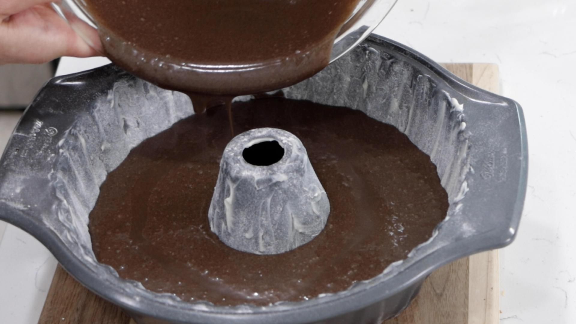 Oreo Bundt Cake : 6 Steps (with Pictures) - Instructables