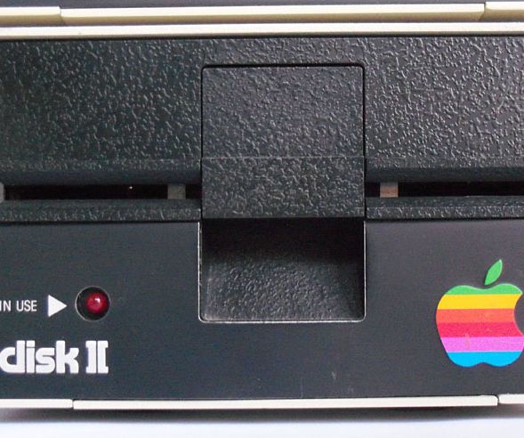 Apple II Floppy Hackintosh I7-7700 3.6Ghz : 7 Steps - Instructables