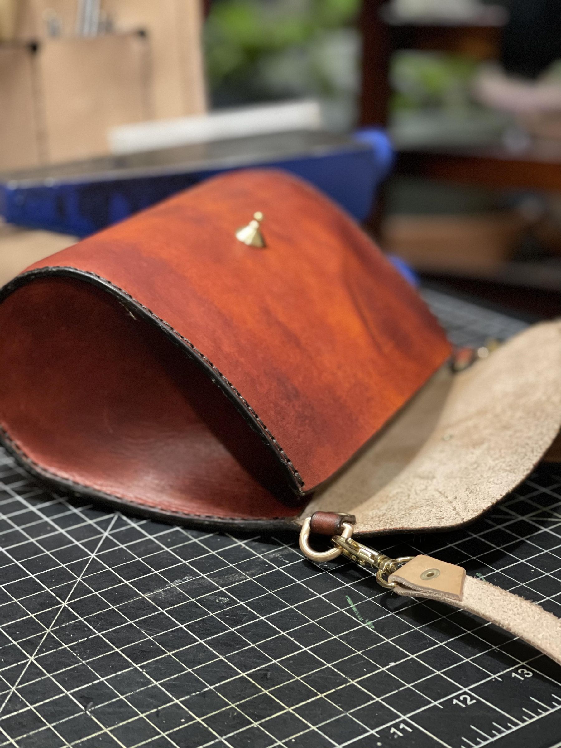 Gator Embossed Leather Purse : 8 Steps (with Pictures) - Instructables