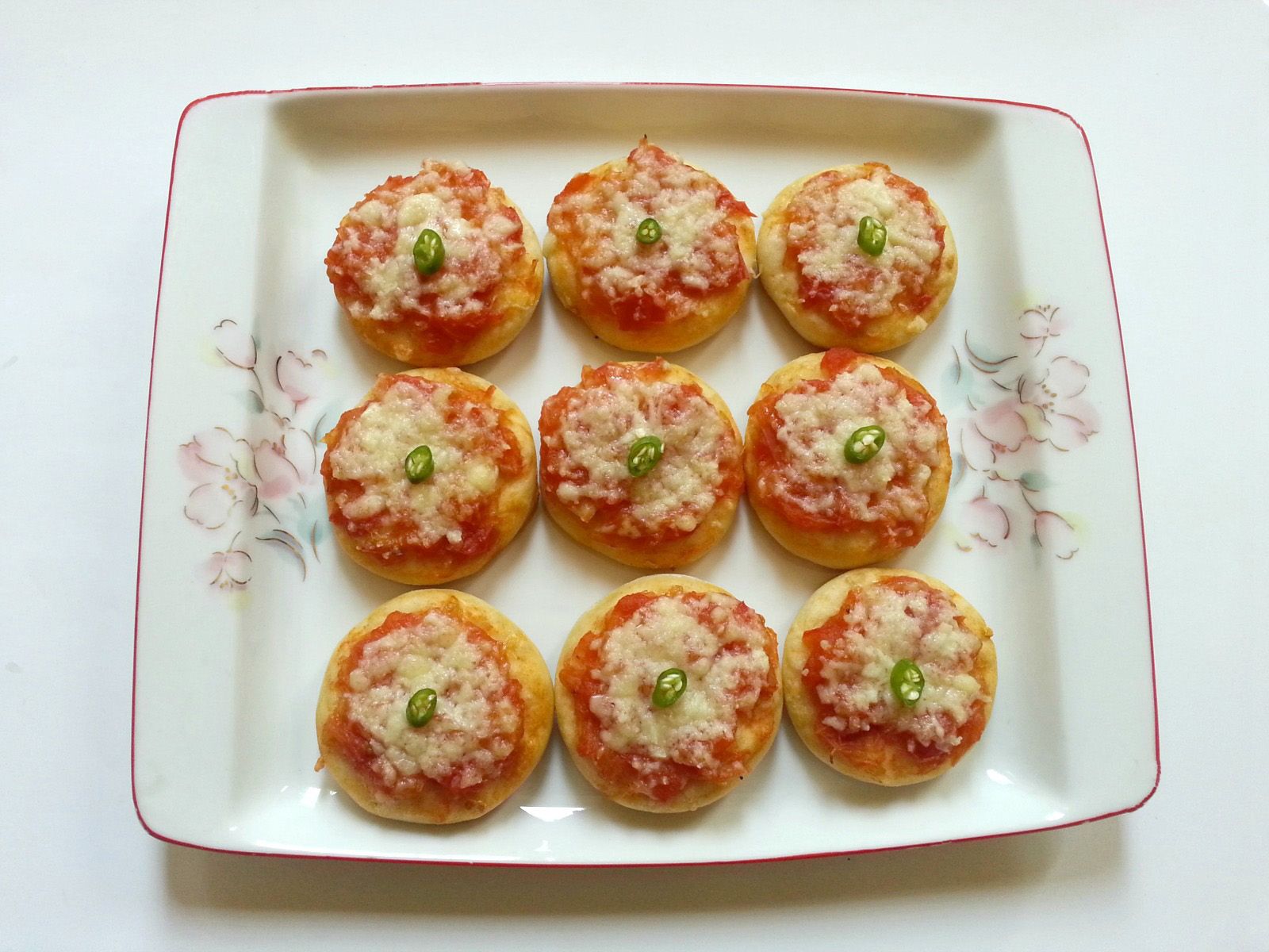 Delicious Mini Pizzas : 5 Steps (with Pictures) - Instructables