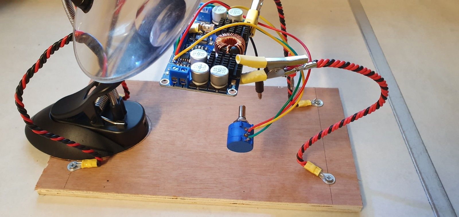 Helping Hands PCB Holder : 4 Steps (with Pictures) - Instructables