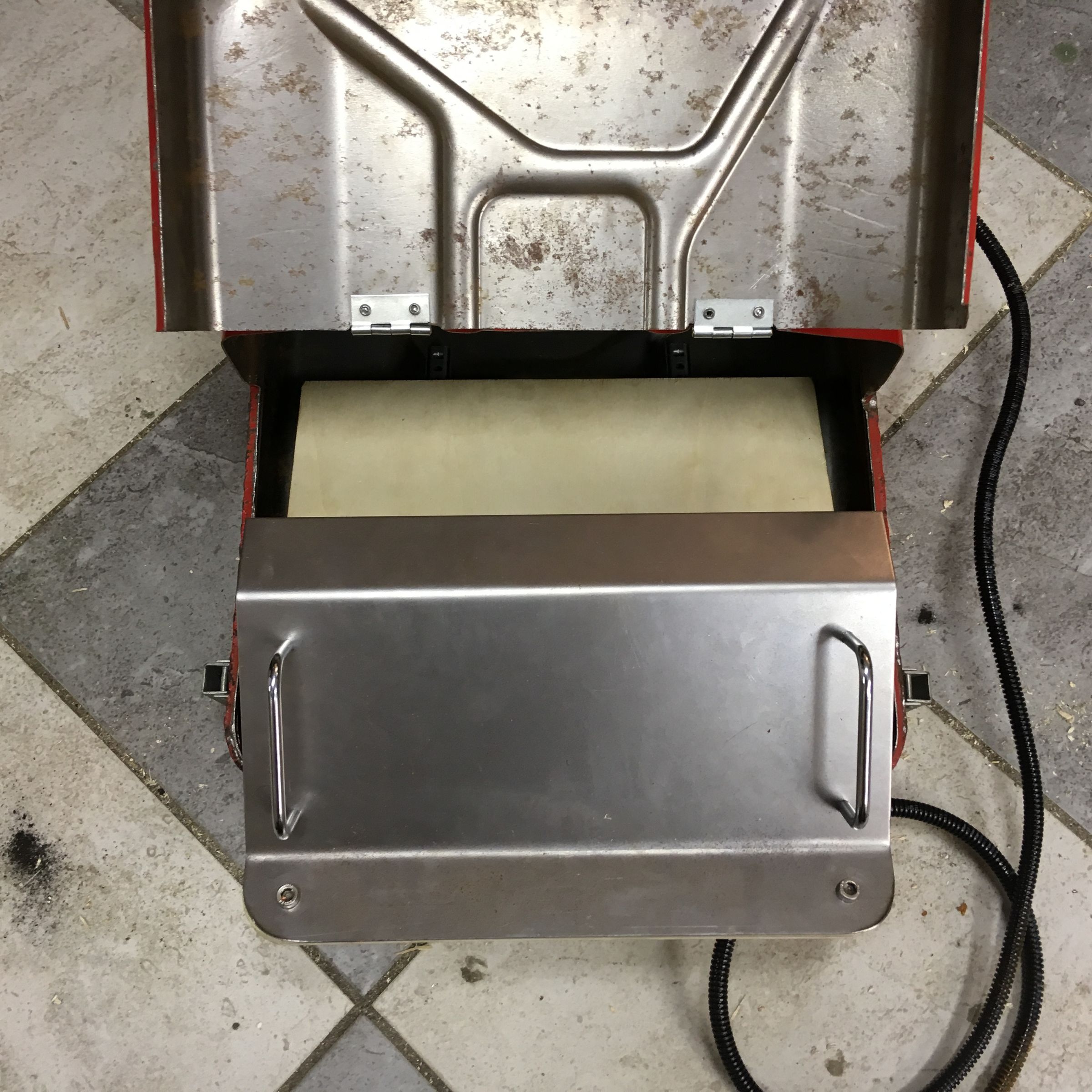 The Portable Laff Box : 13 Steps (with Pictures) - Instructables
