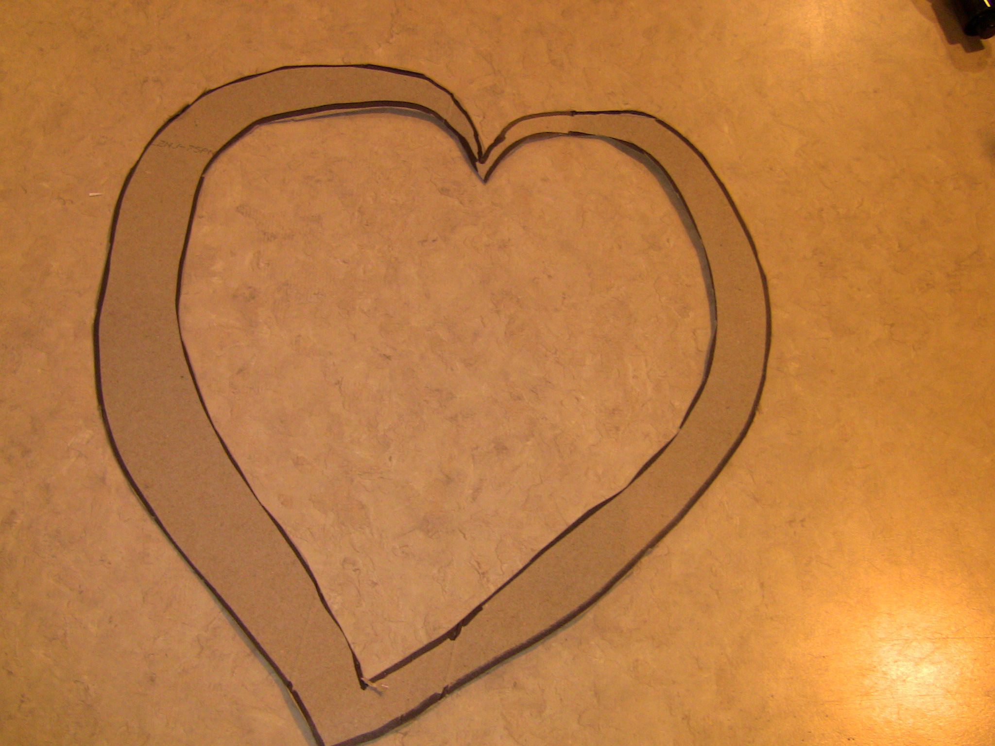 DIY Heart Shaped Valentine's Wreath : 6 Steps - Instructables