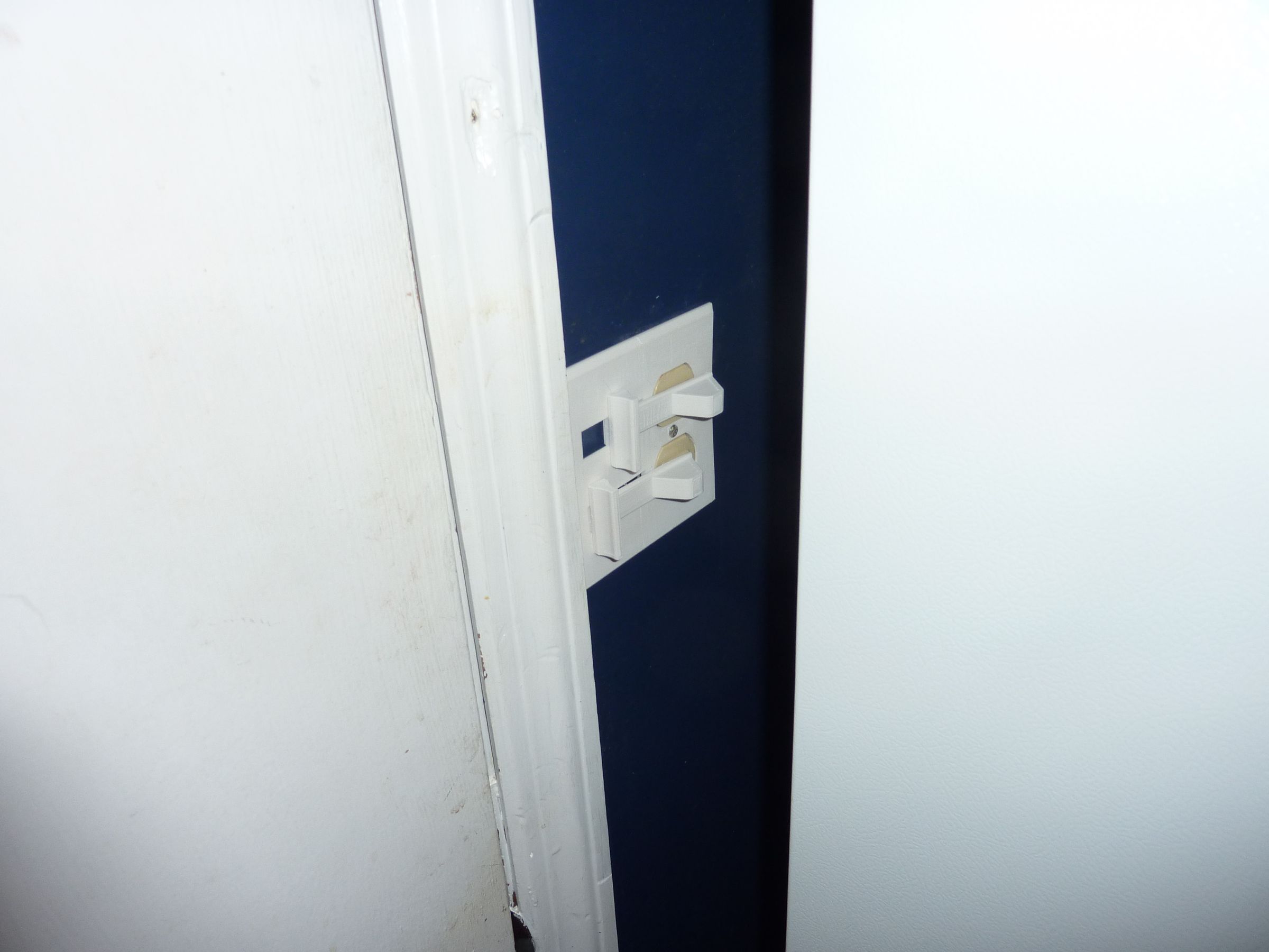 A Finger-Saving Light Switch. : 3 Steps (with Pictures) - Instructables