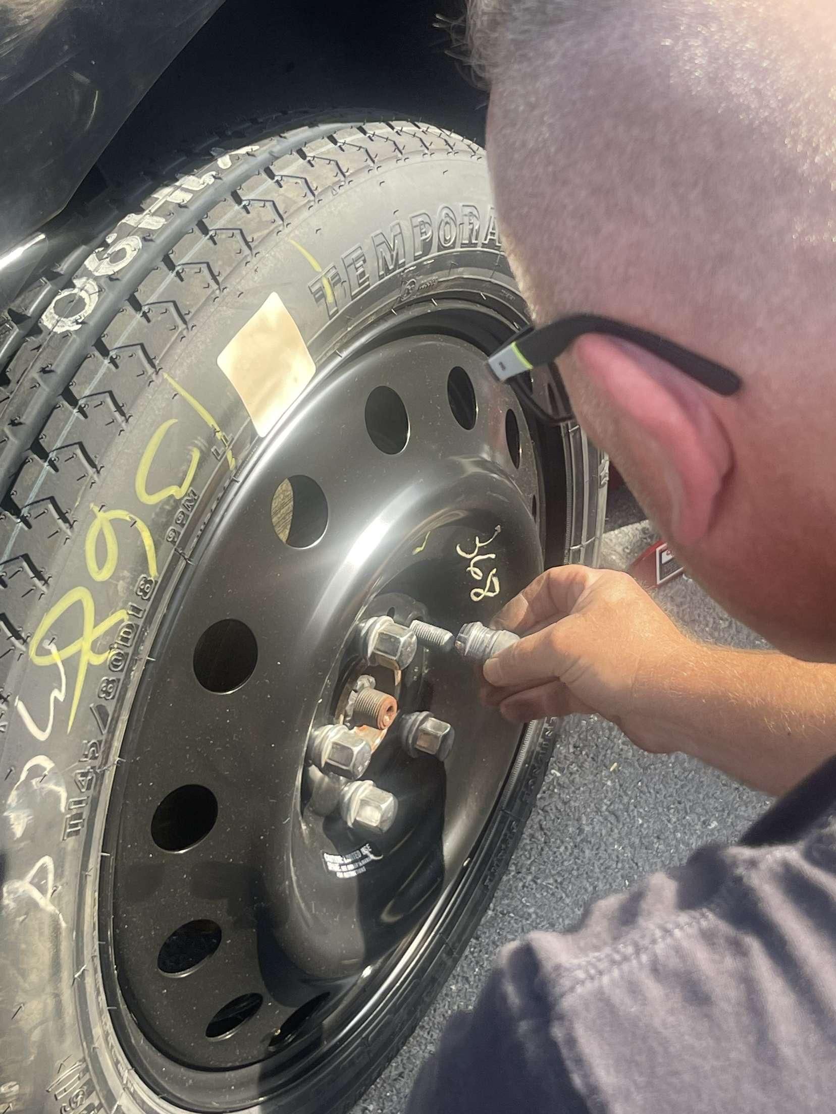 How to Change a Tire : 9 Steps - Instructables