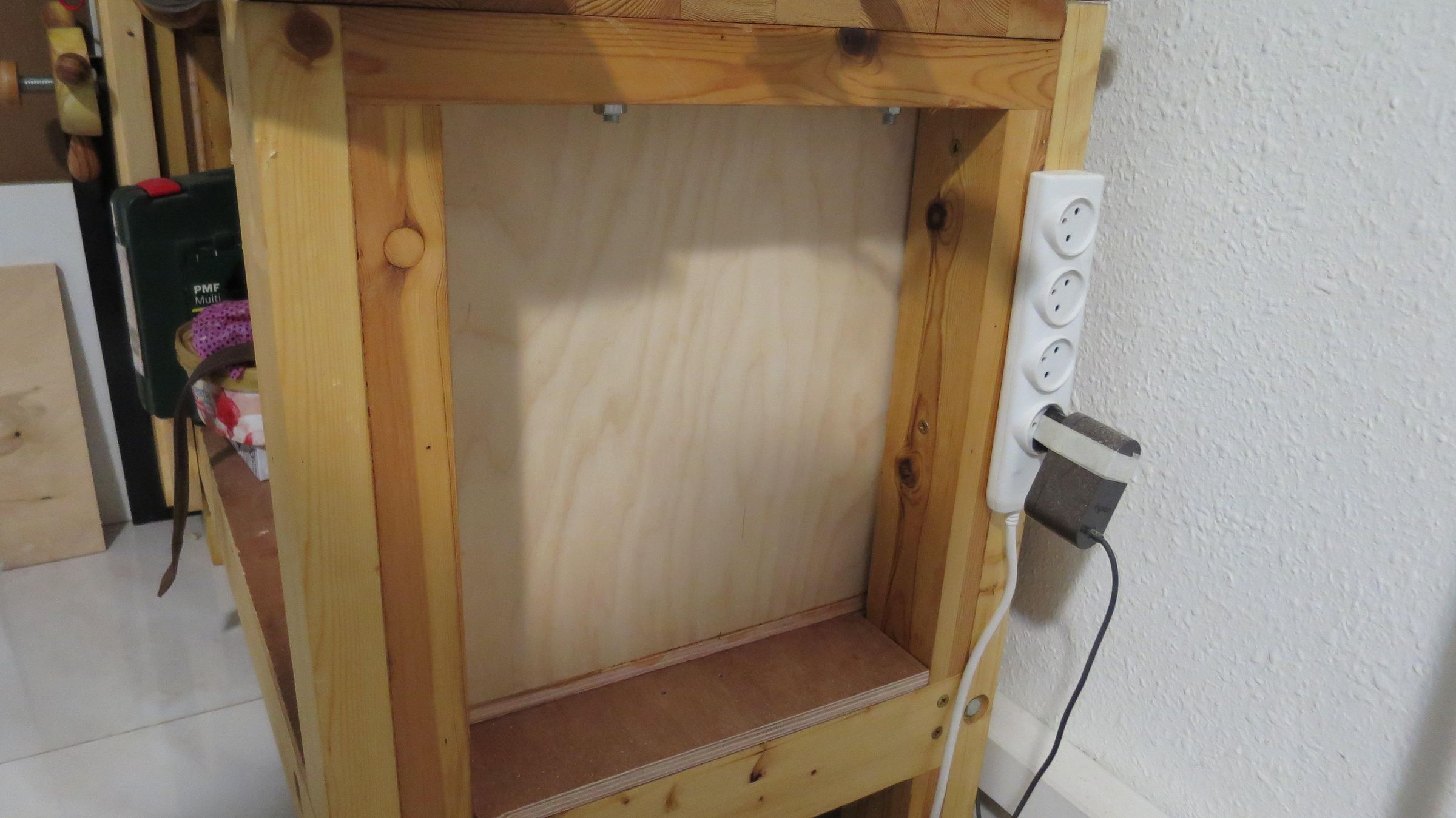 DIY Portable Workbench (knock-down Design) With a Leg Vise and Storage ...