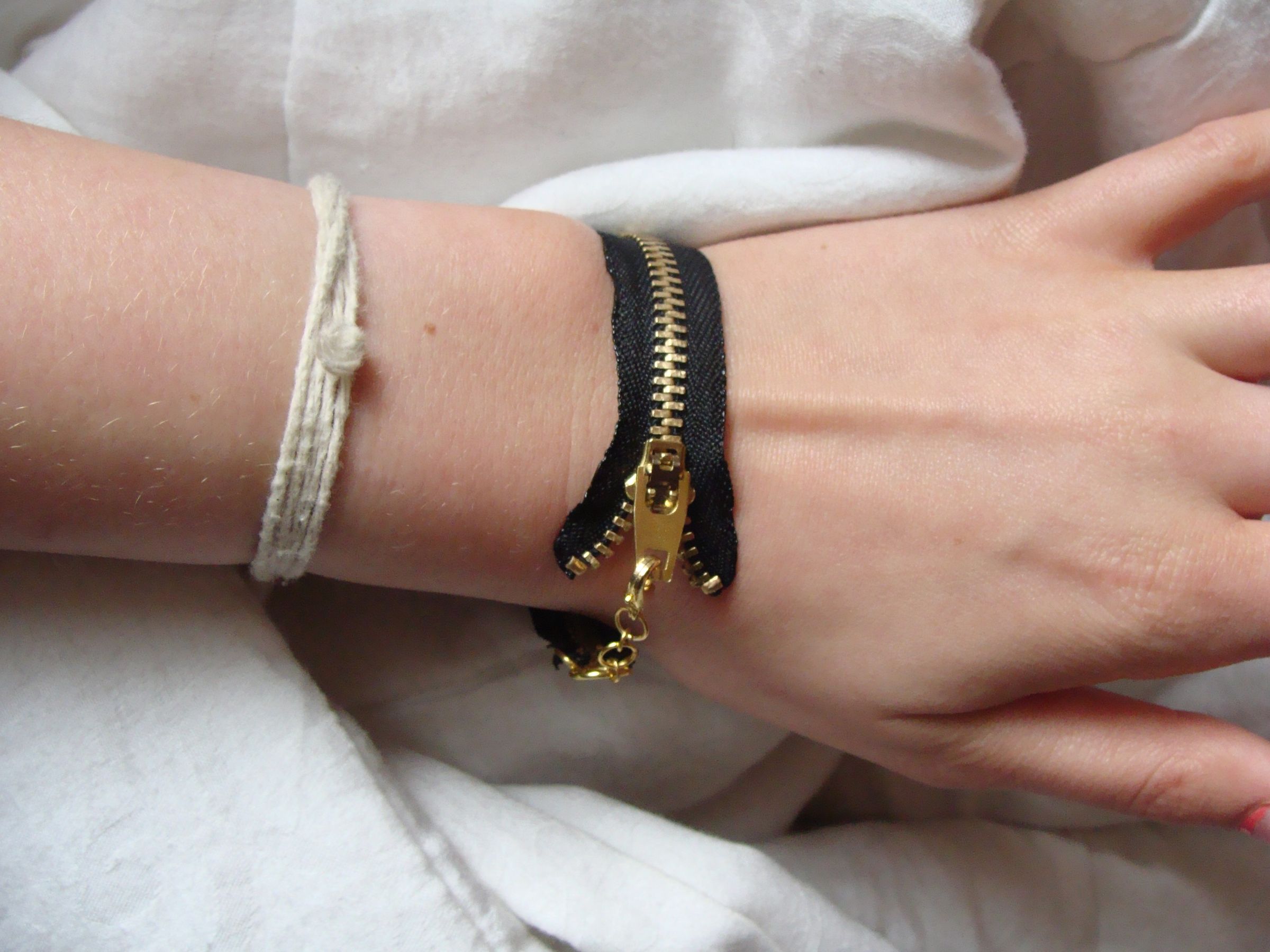 Cute Yet Edgy Zipper Bracelet Tutorial!!! - Instructables