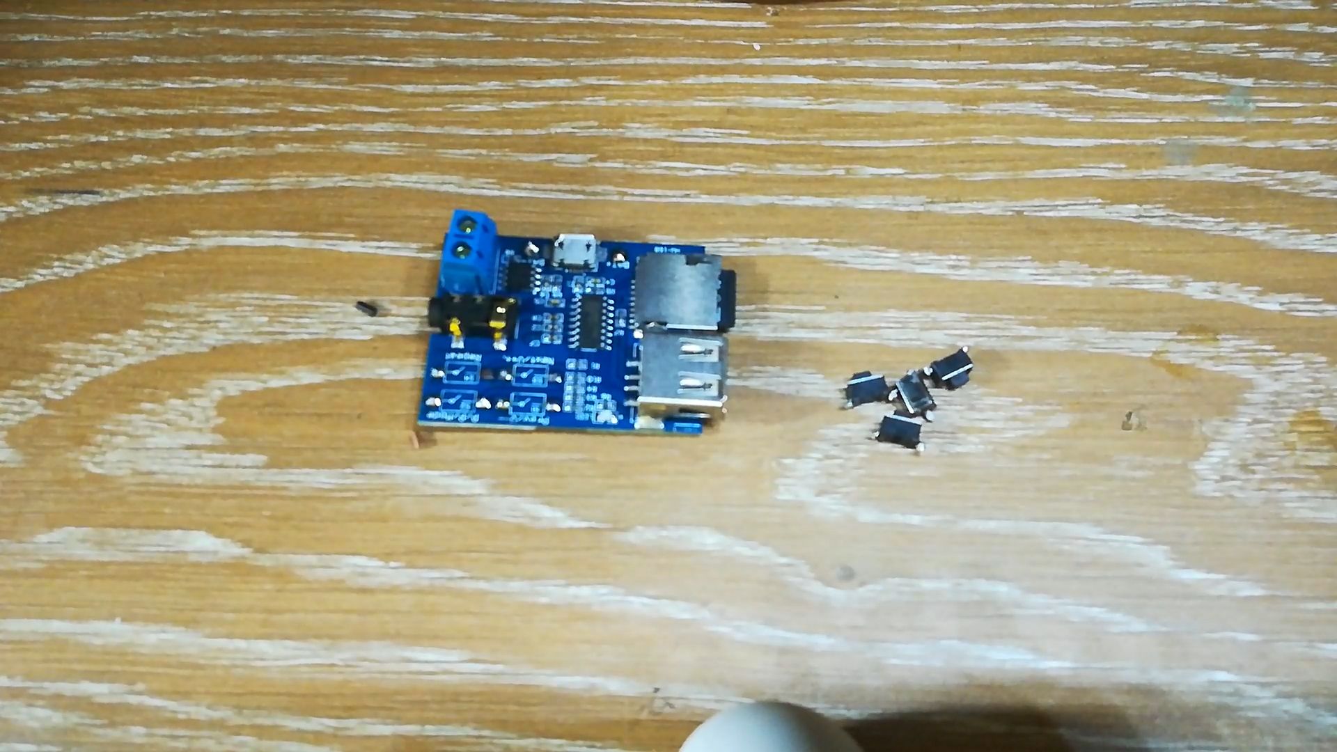 Convert Old Speaker Into a Portable MP3 Player : 5 Steps - Instructables