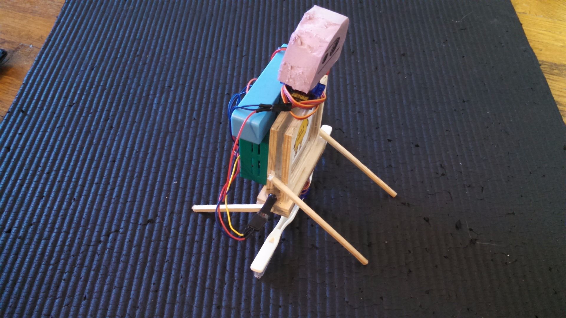 The Walking, Talking, Smarphone Controlled Instructables Robot : 4 ...