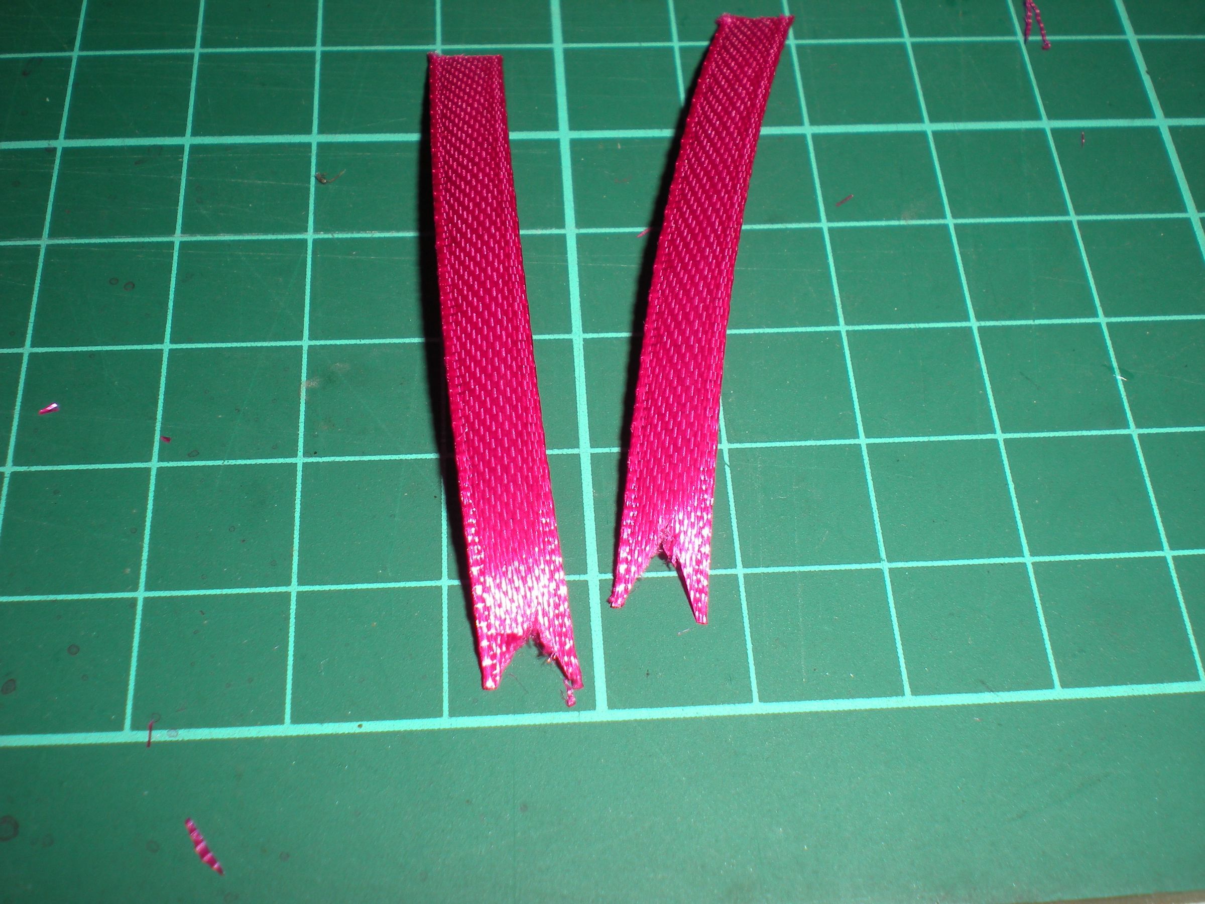 Easy Ribbon Bow (2 Mins! No Sew!) : 9 Steps (with Pictures) - Instructables