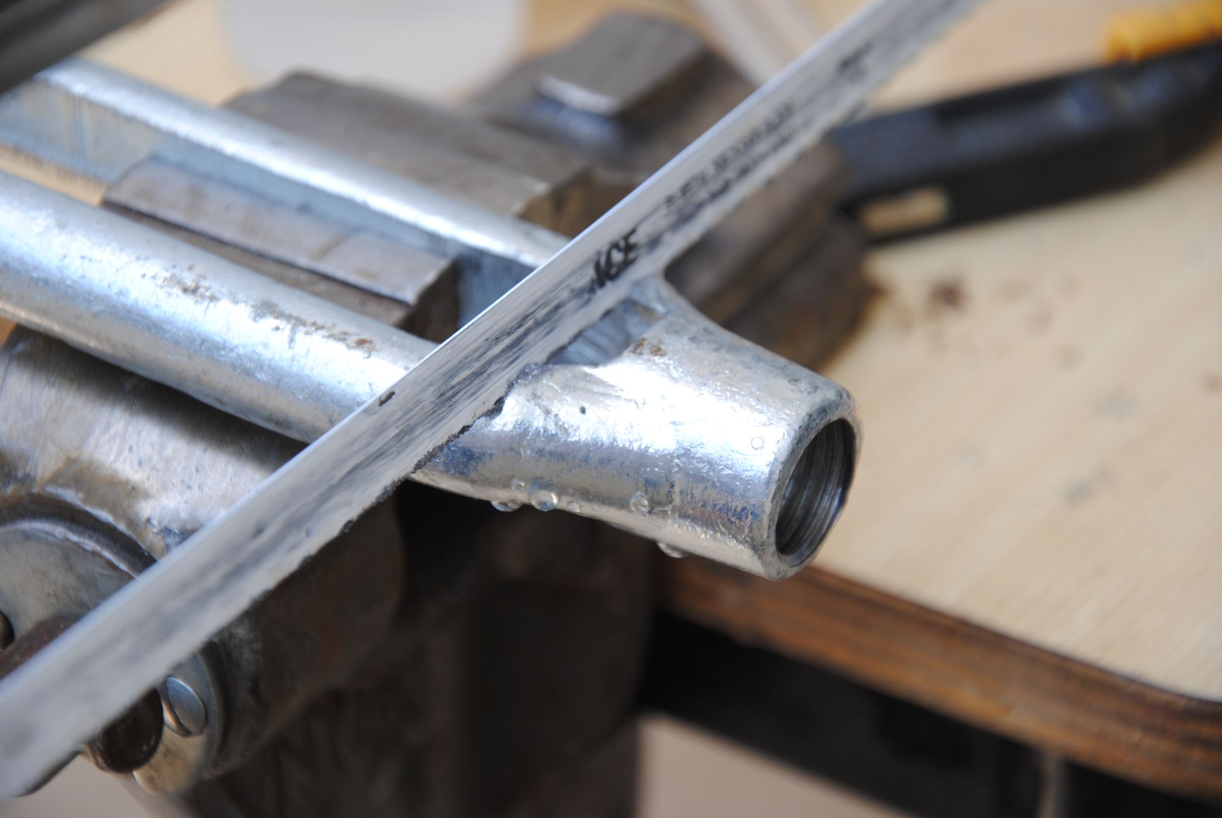 How to Build a Twin-Screw Vise | DIY Woodworking Tools #10 : 10 Steps ...